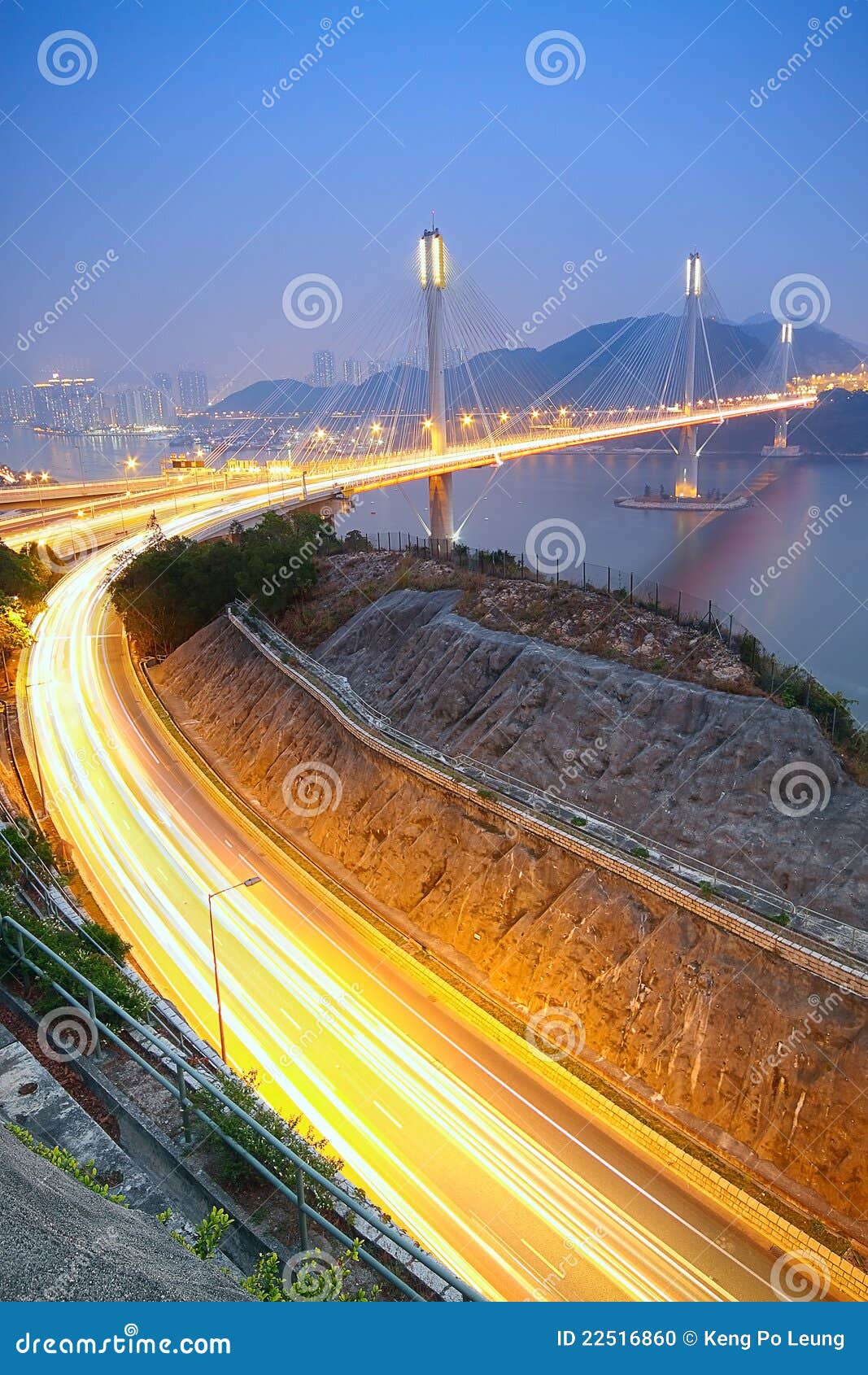 Hong Kong Bridge stock foto. Image of beweging, nacht - 22516860