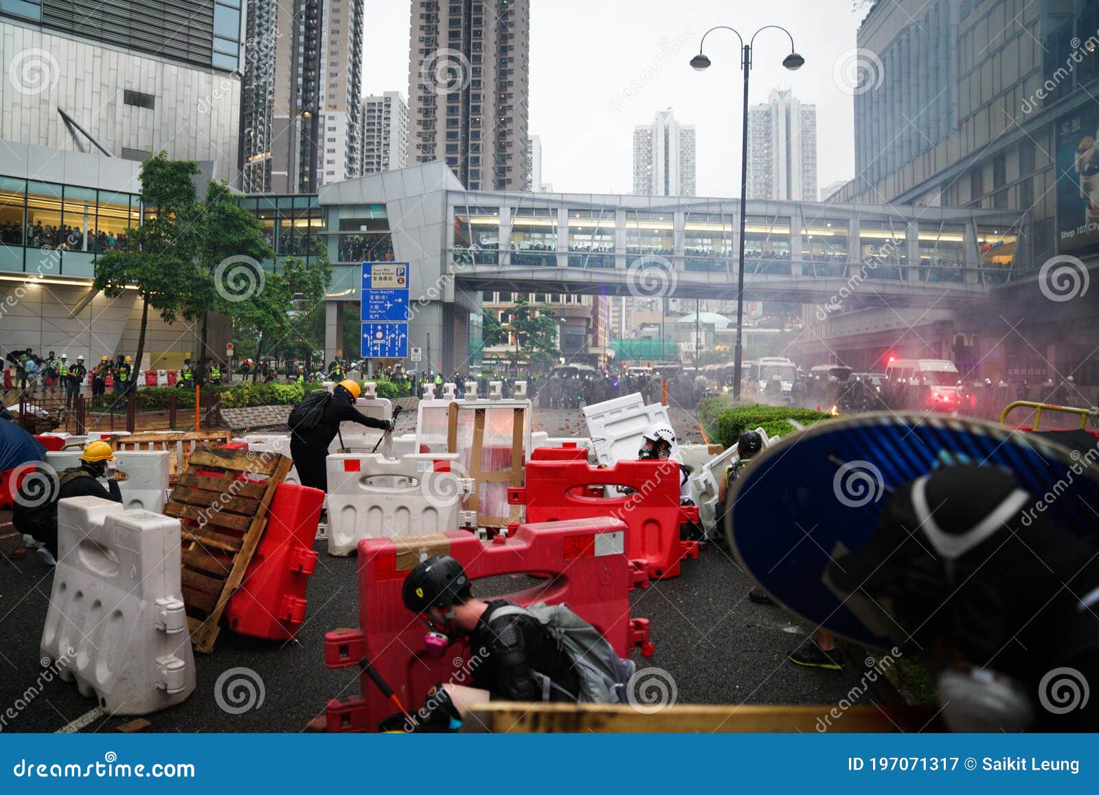 Protest barriers editorial photography. Image of hong - 197071317