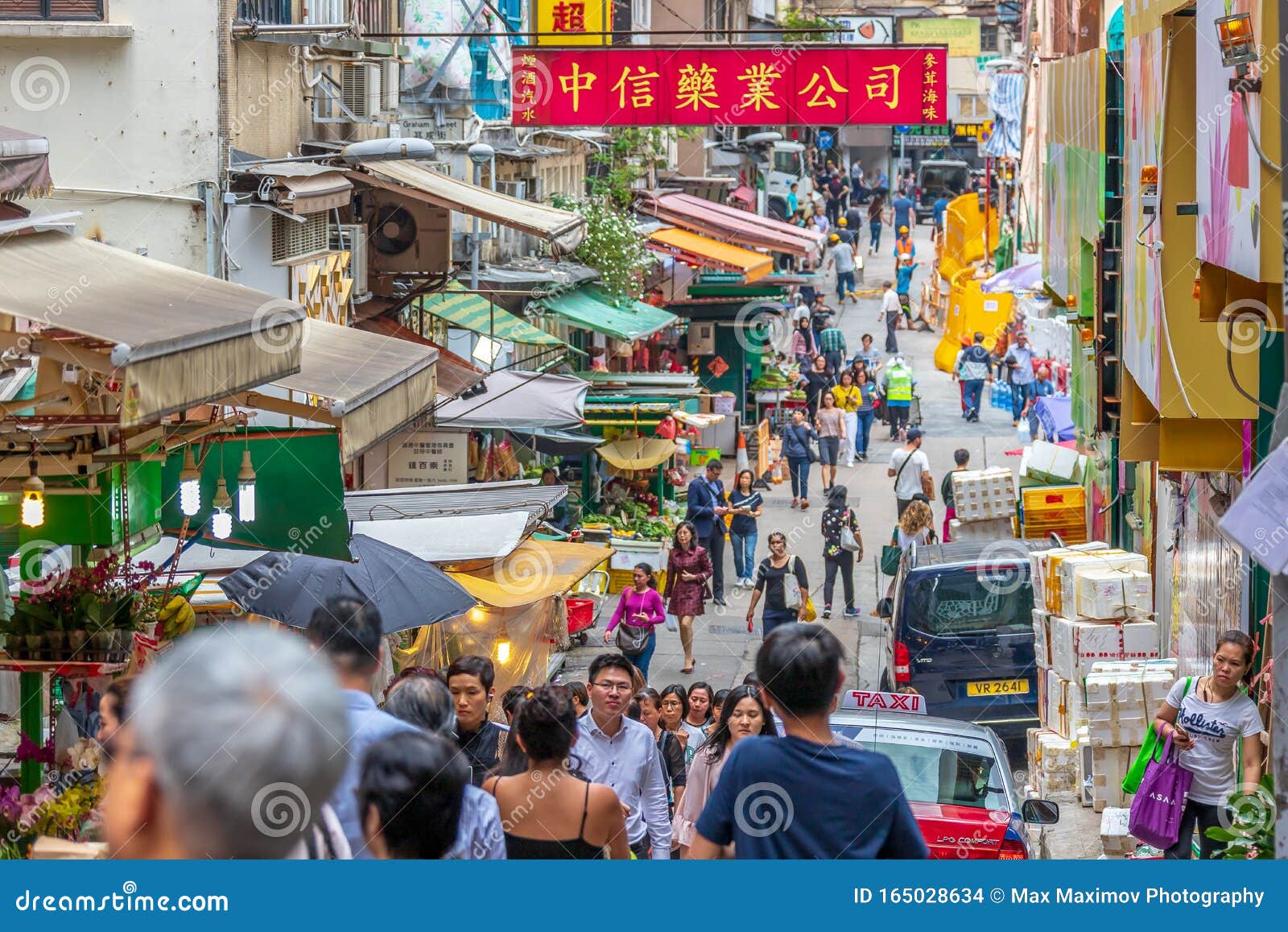 Hong Kong - Soho Street View with People and Store Fronts Editorial ...