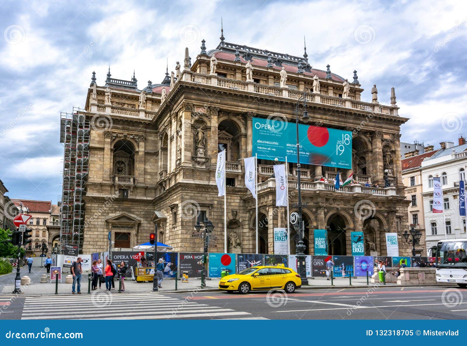 Hongaars De Operahuis Van De Staat in Centrum Van Boedapest, Hongarije ...