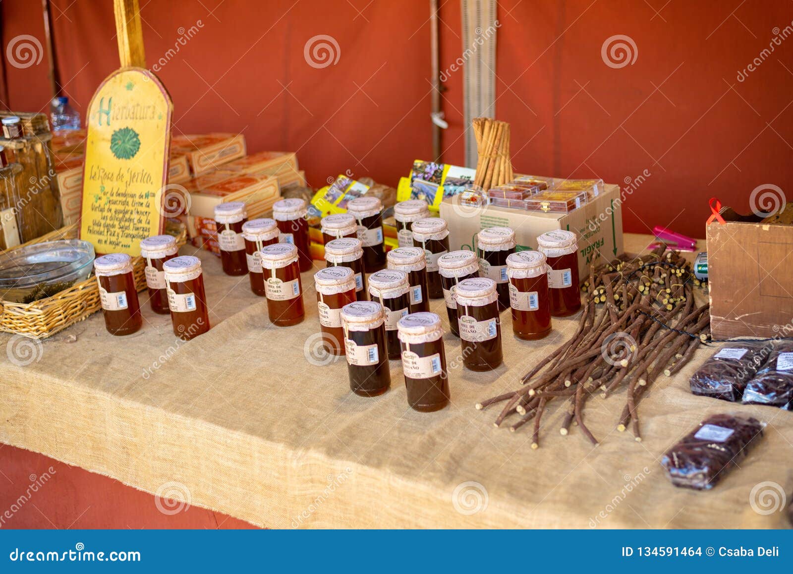 Honig am Mittelalterlichen Markt Von Valencia, Spanien Redaktionelles ...