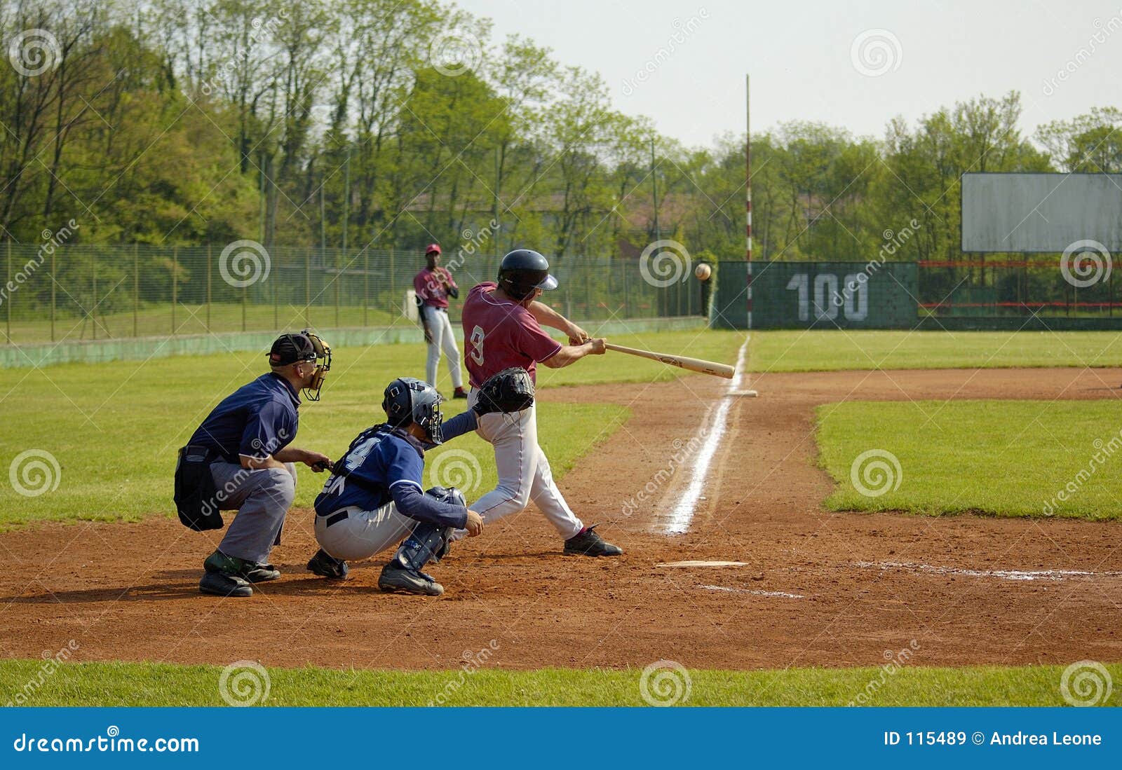Honkbal stock afbeelding. Image of gras, actief, sporters - 115489