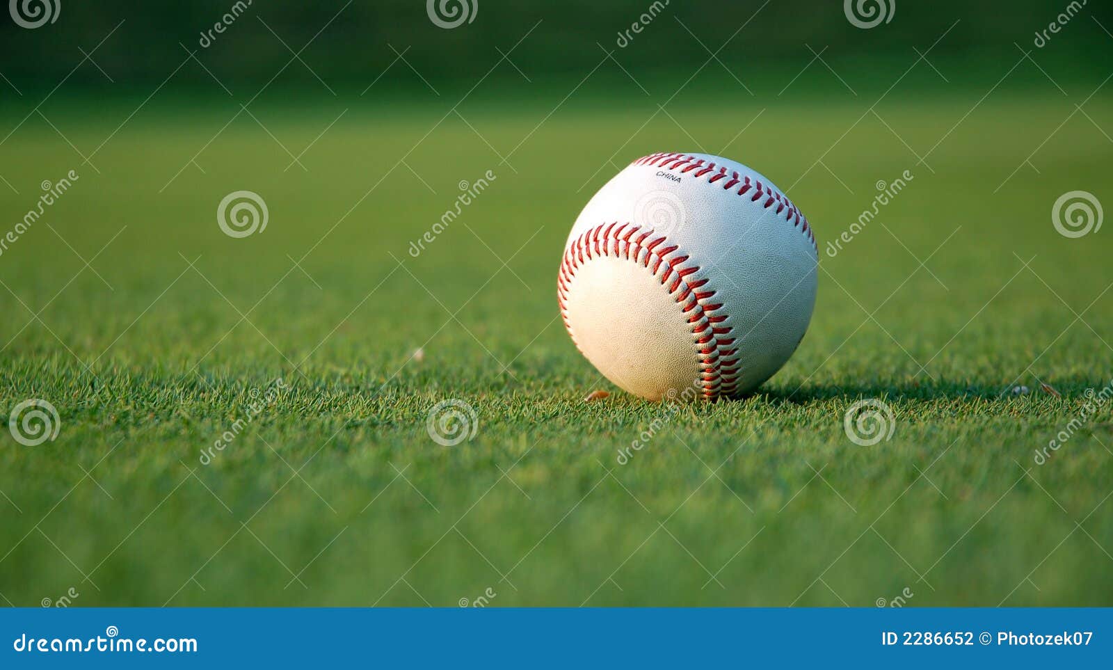 Honkbal op het gebied stock foto. Image of activiteit - 2286652