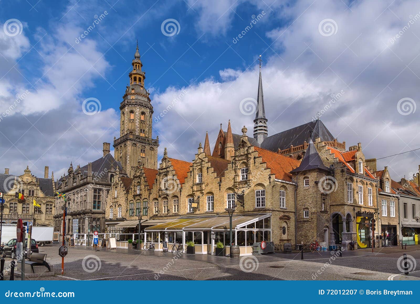 Hoofdmarktvierkant, Veurne, België Stock Afbeelding - Image of buitenkant, cultuur: 72012207