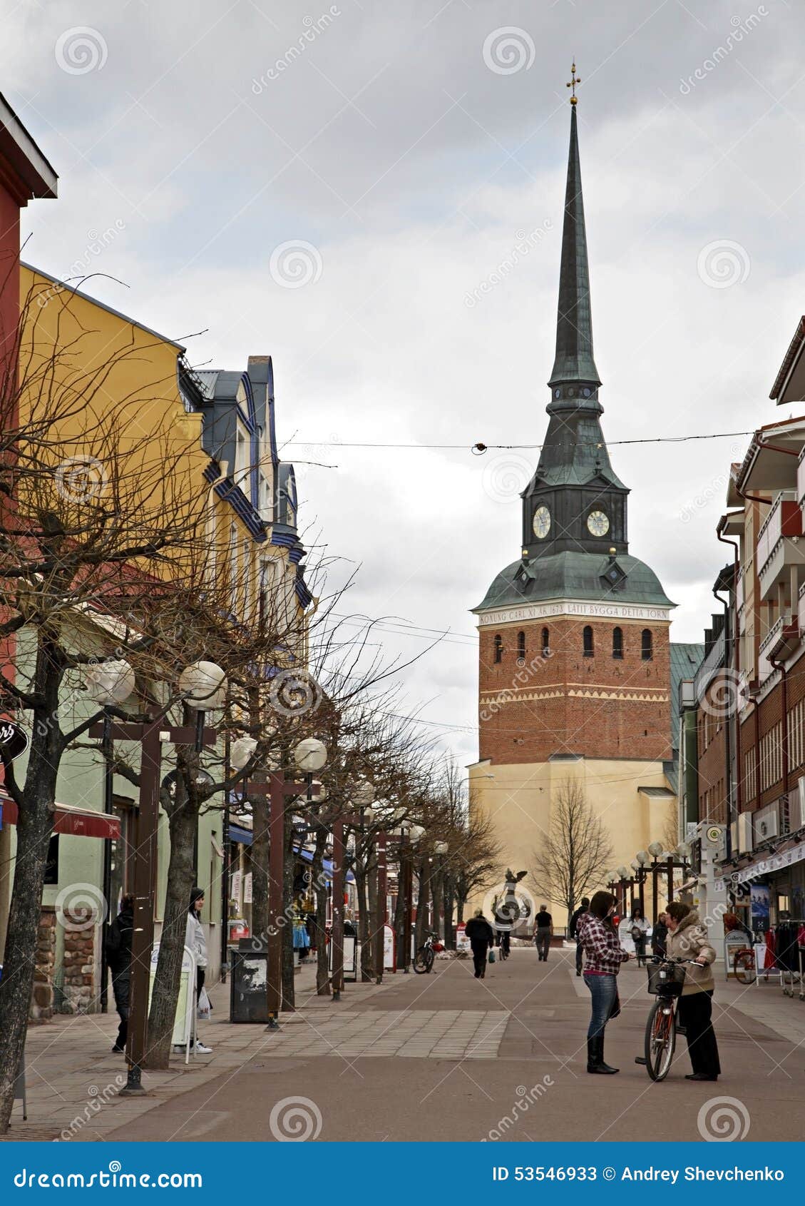 Hoofdstraat in Mora zweden redactionele stock foto. Image of aartsengel ...