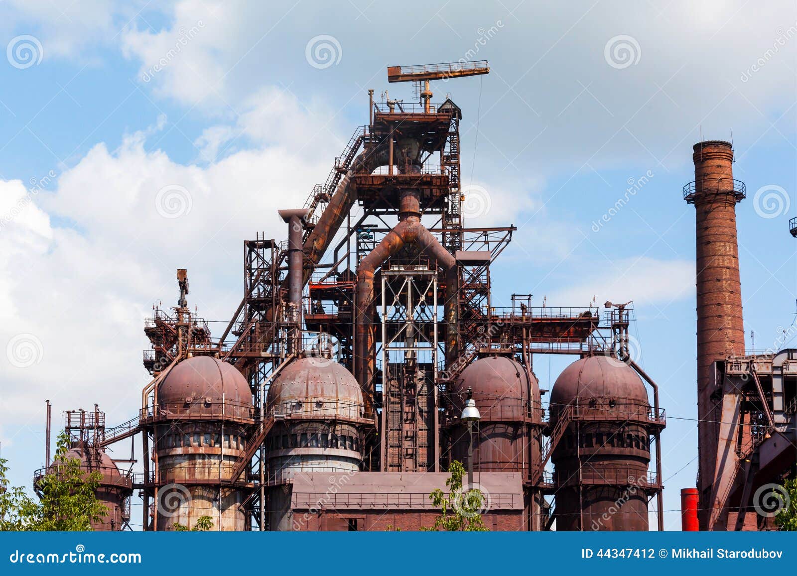 Hoogoven Bij De Staalindustrie Stock Foto - Image of industrie, bouw ...