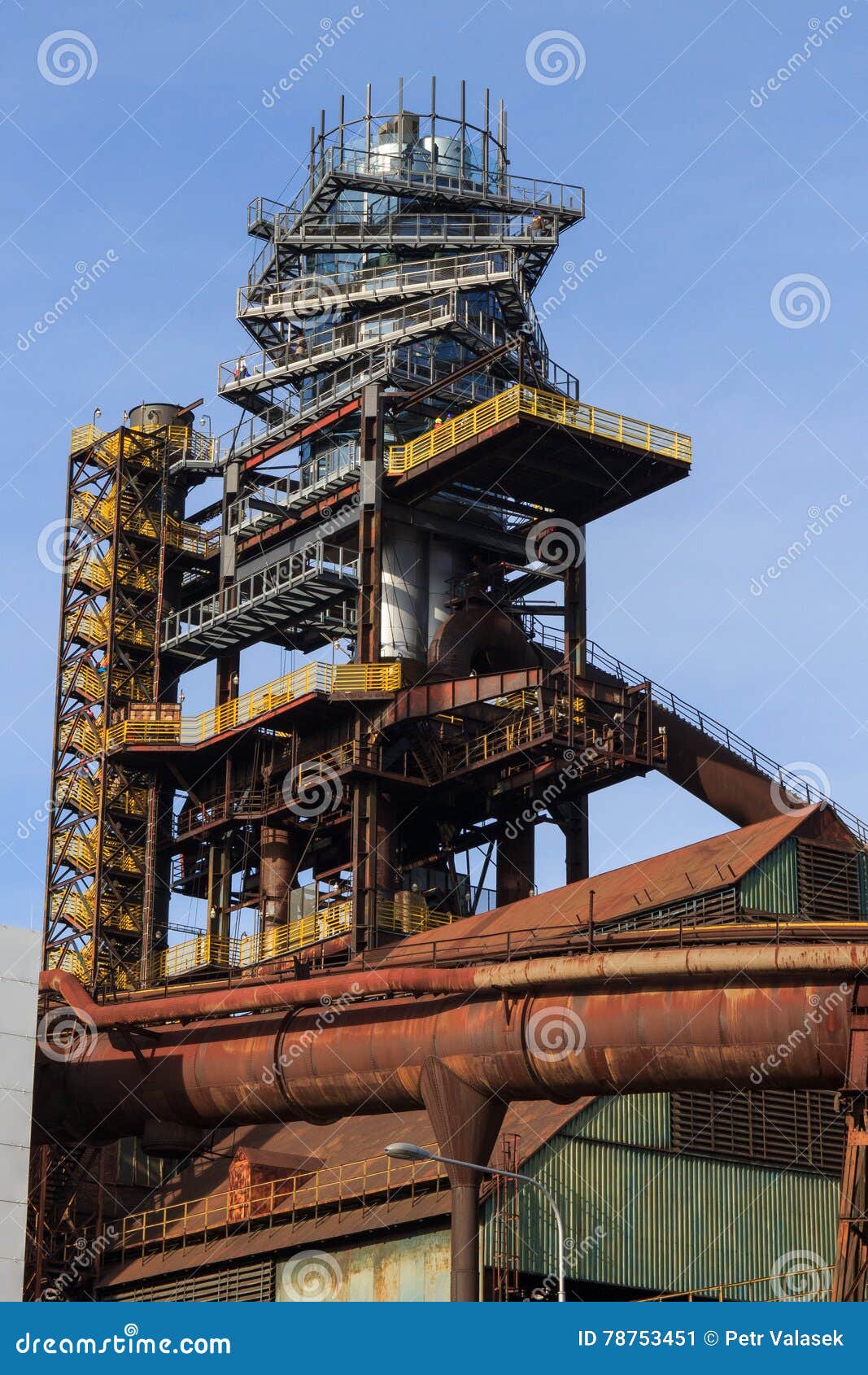 Hoogoven in De Stad Van Ostrava Stock Afbeelding - Image of stapels ...