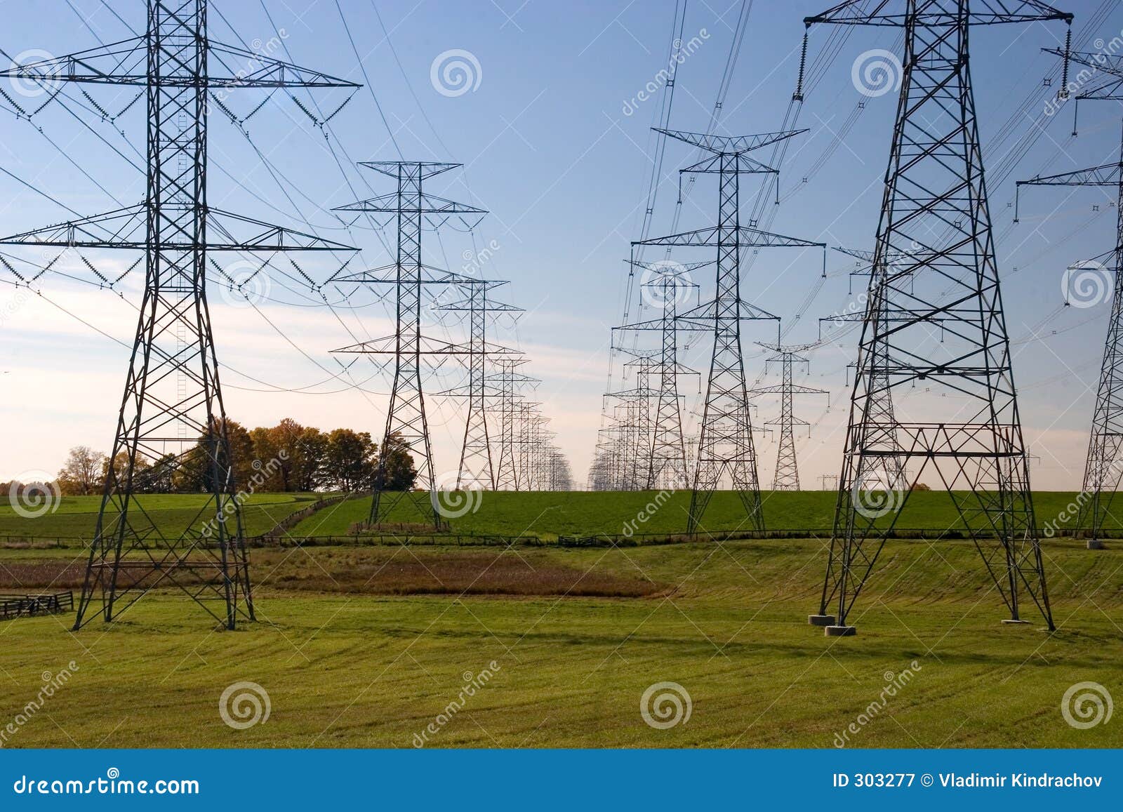 Hoogspanning 01 stock afbeelding. Image of techniek, hemel - 303277