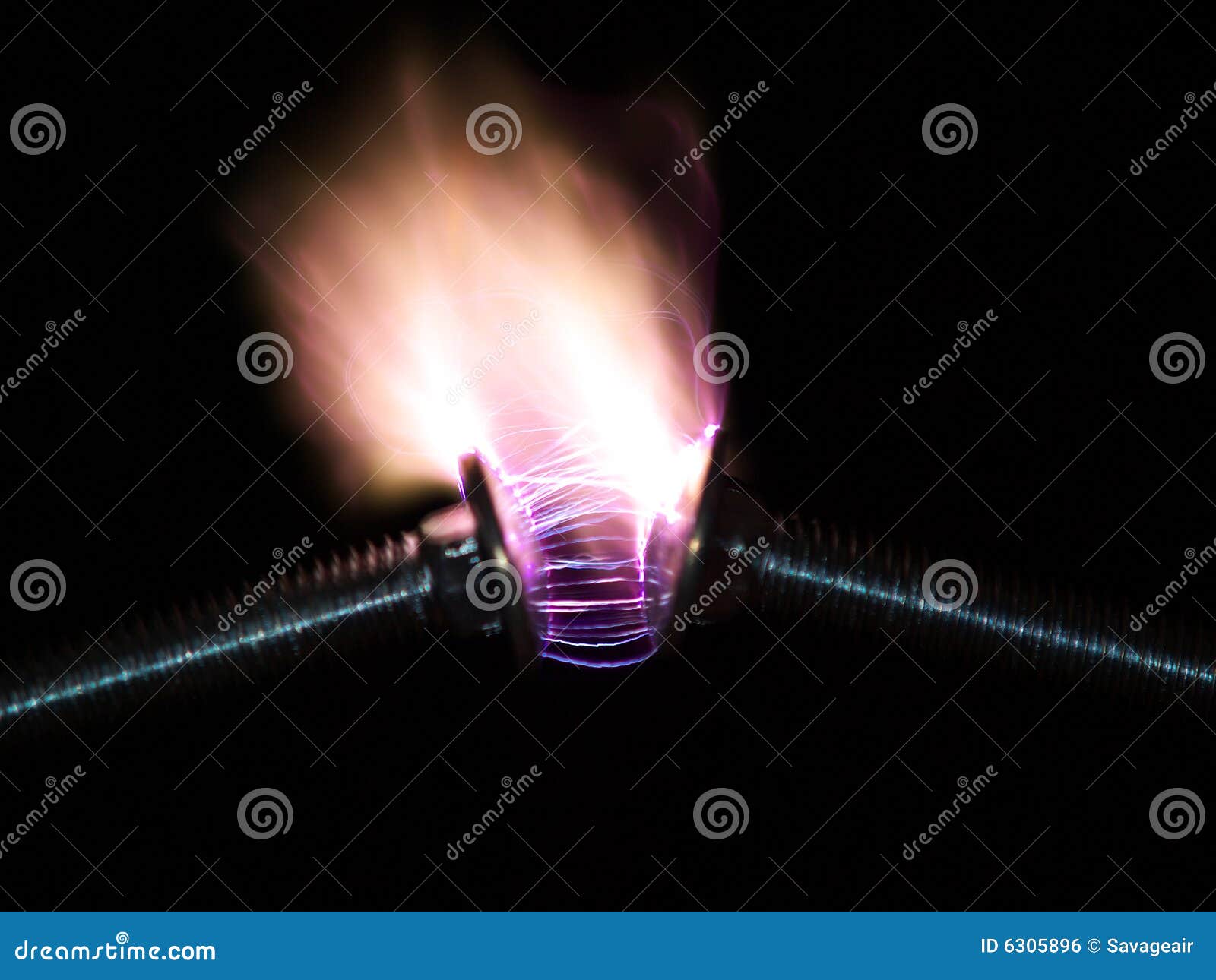 Hoogspanning 3 stock foto. Image of sissen, spanning, gevaar - 6305896