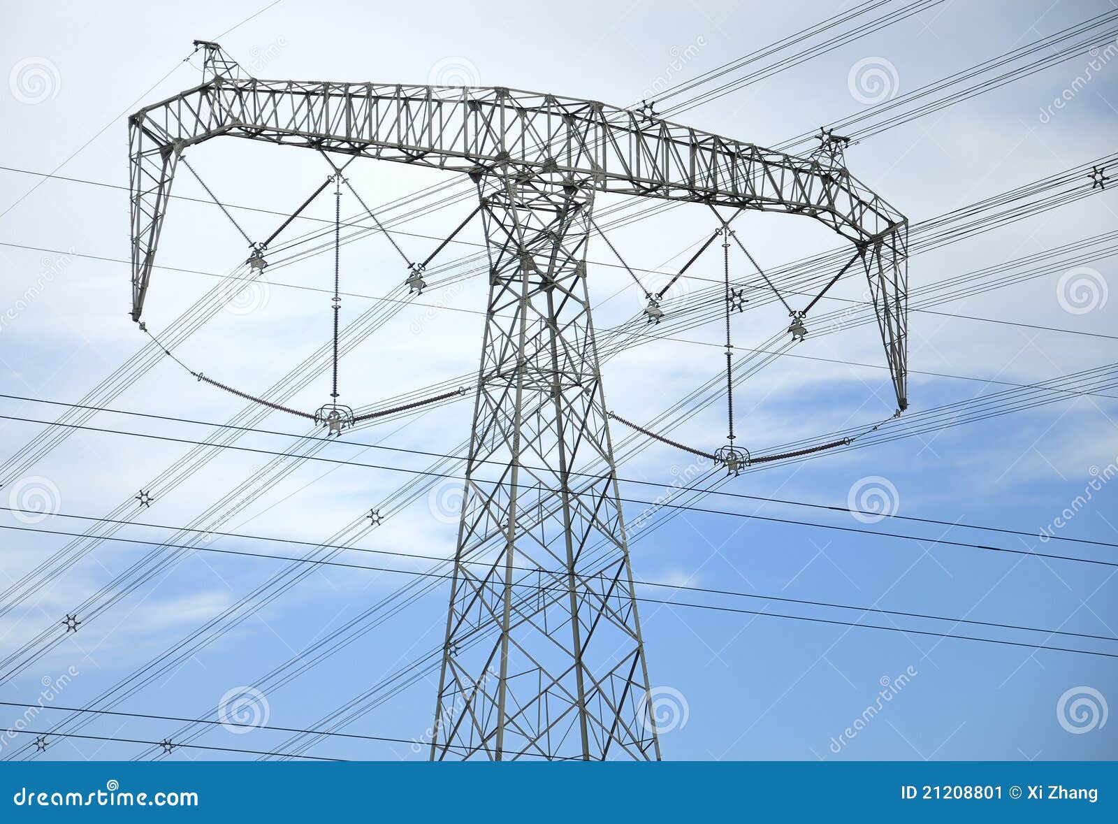 Hoogspannings Lijn En Transformator Stock Afbeelding - Image of staal ...