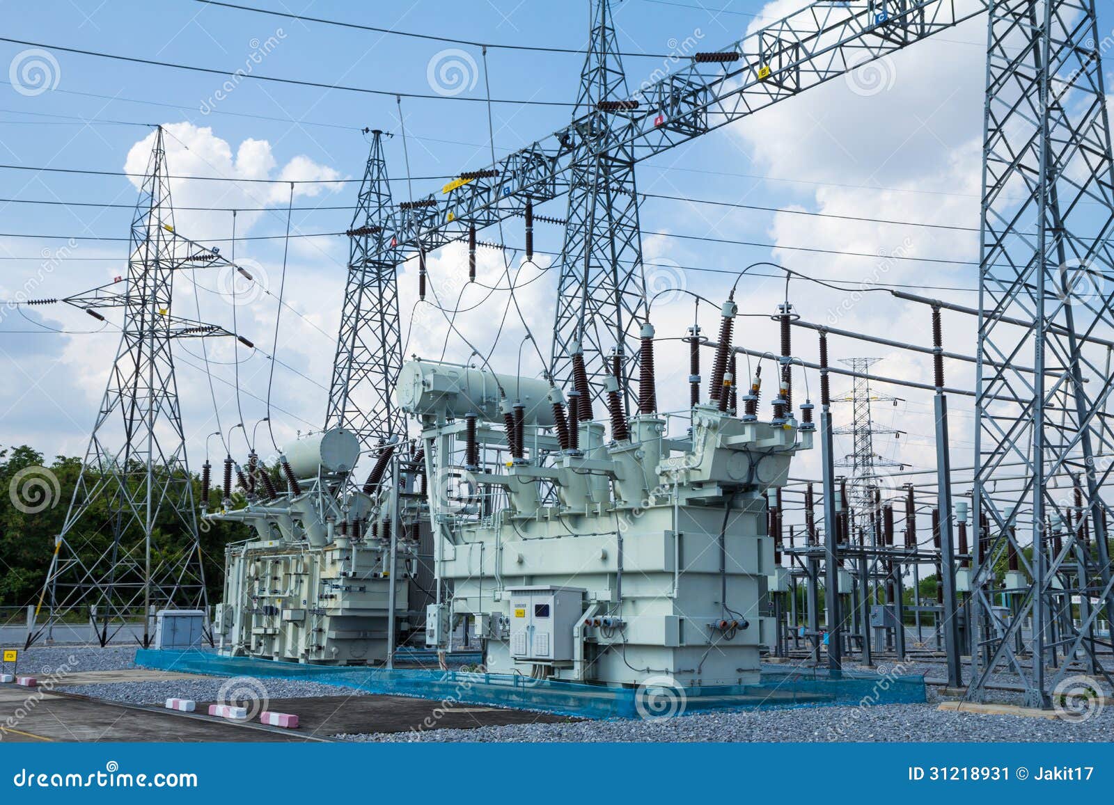 Hoogspanningstransformator stock afbeelding. Image of generatie - 31218931