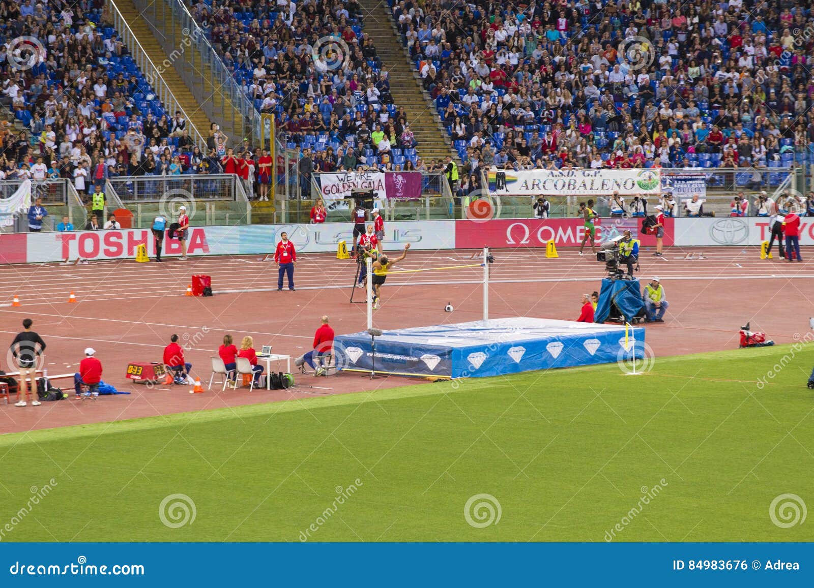 Hoogspringen redactionele foto. Image of levensstijl - 84983676