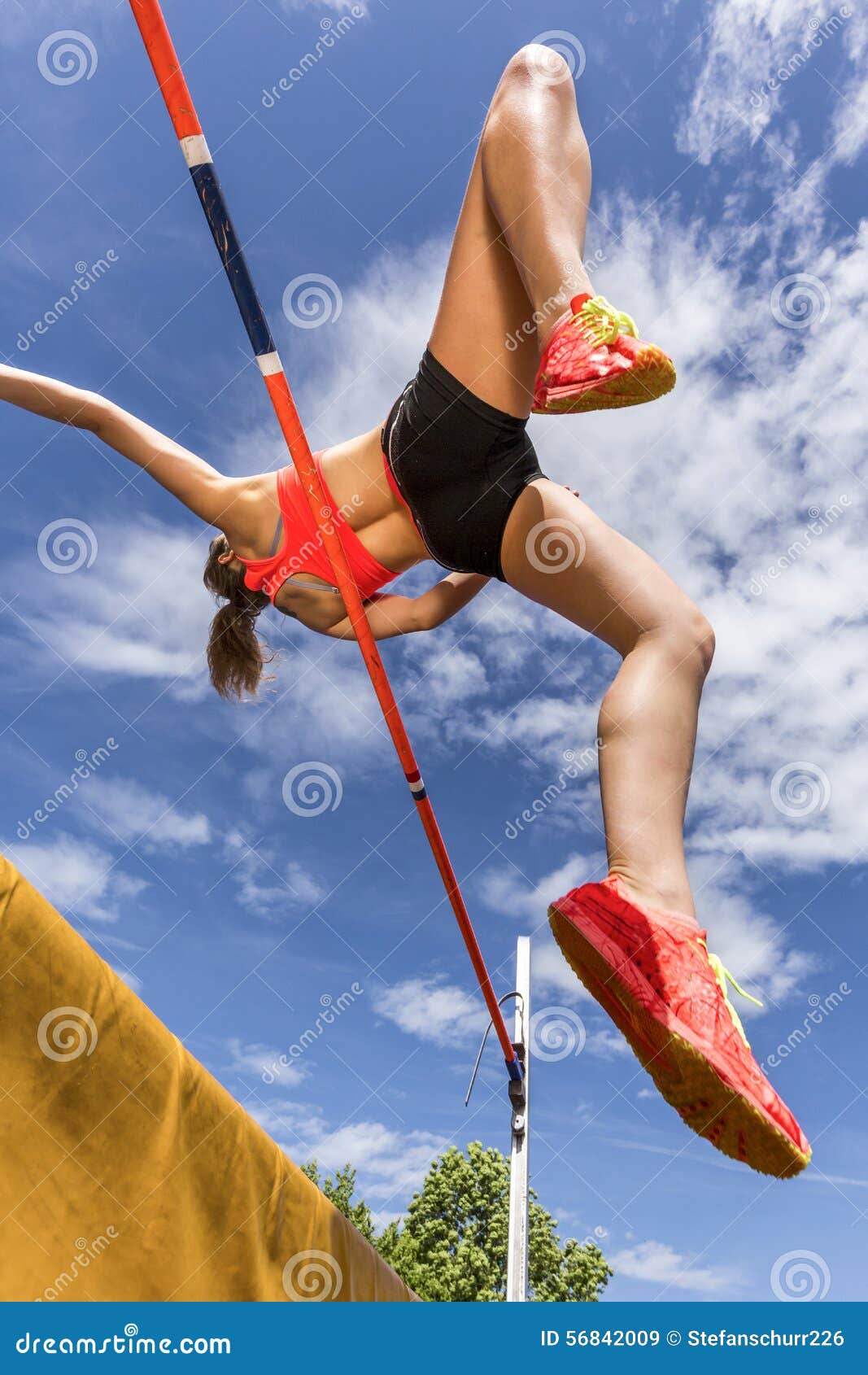 Hoogspringen Op Spoor En Gebied Stock Afbeelding - Image of sporten ...