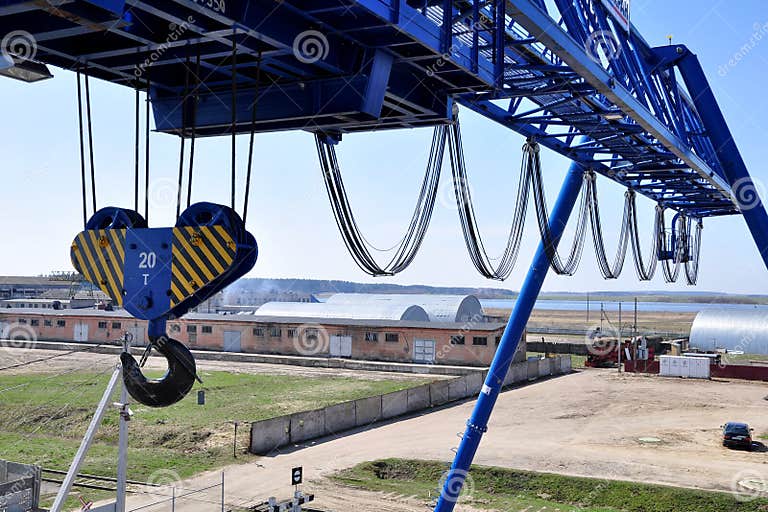 The Hook of the Shear Legs Crane Stock Image - Image of tons, clear ...