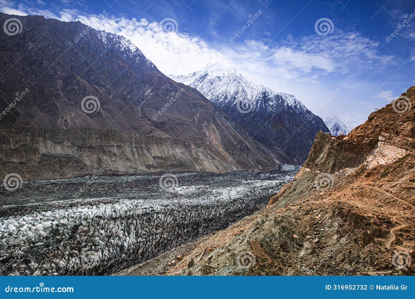 Hopper Glacier in Hunza, Gilgit Baltistan Stock Photo - Image of hoper ...