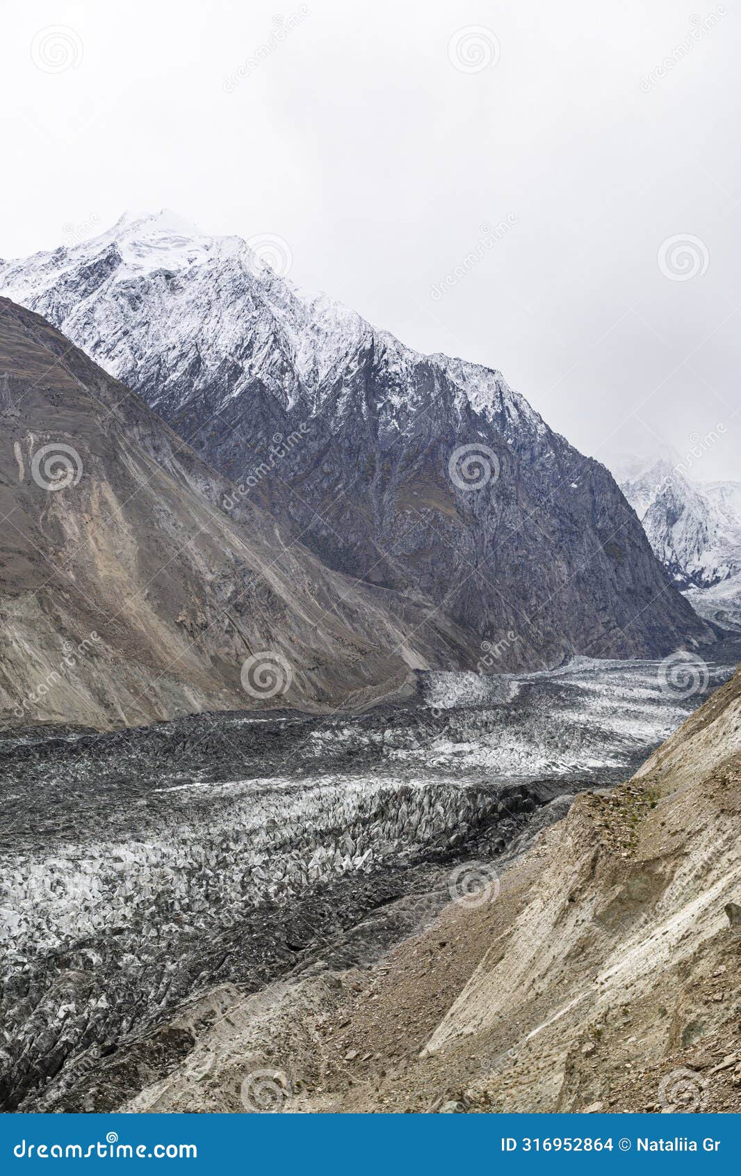 Hopper Glacier in Hunza, Gilgit Baltistan Stock Photo - Image of asia ...