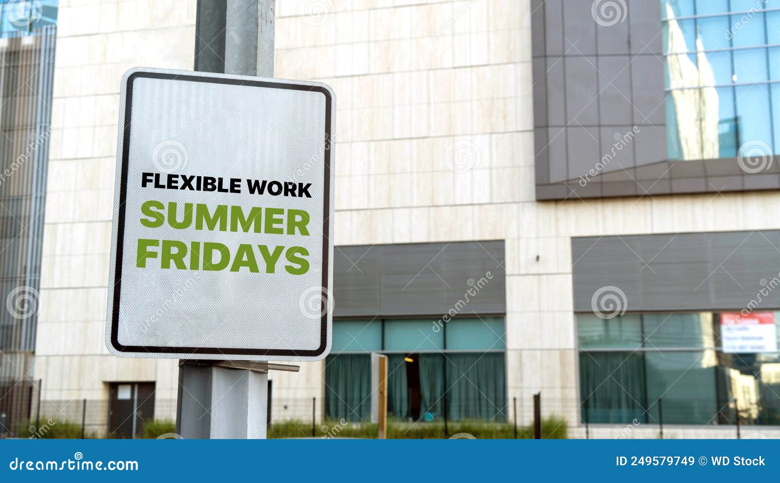 Horario Flexible Viernes De Verano En Un Cartel En El Centro De La ... Horario Flexible Viernes De Verano En Un Cartel En El Centro De La ...