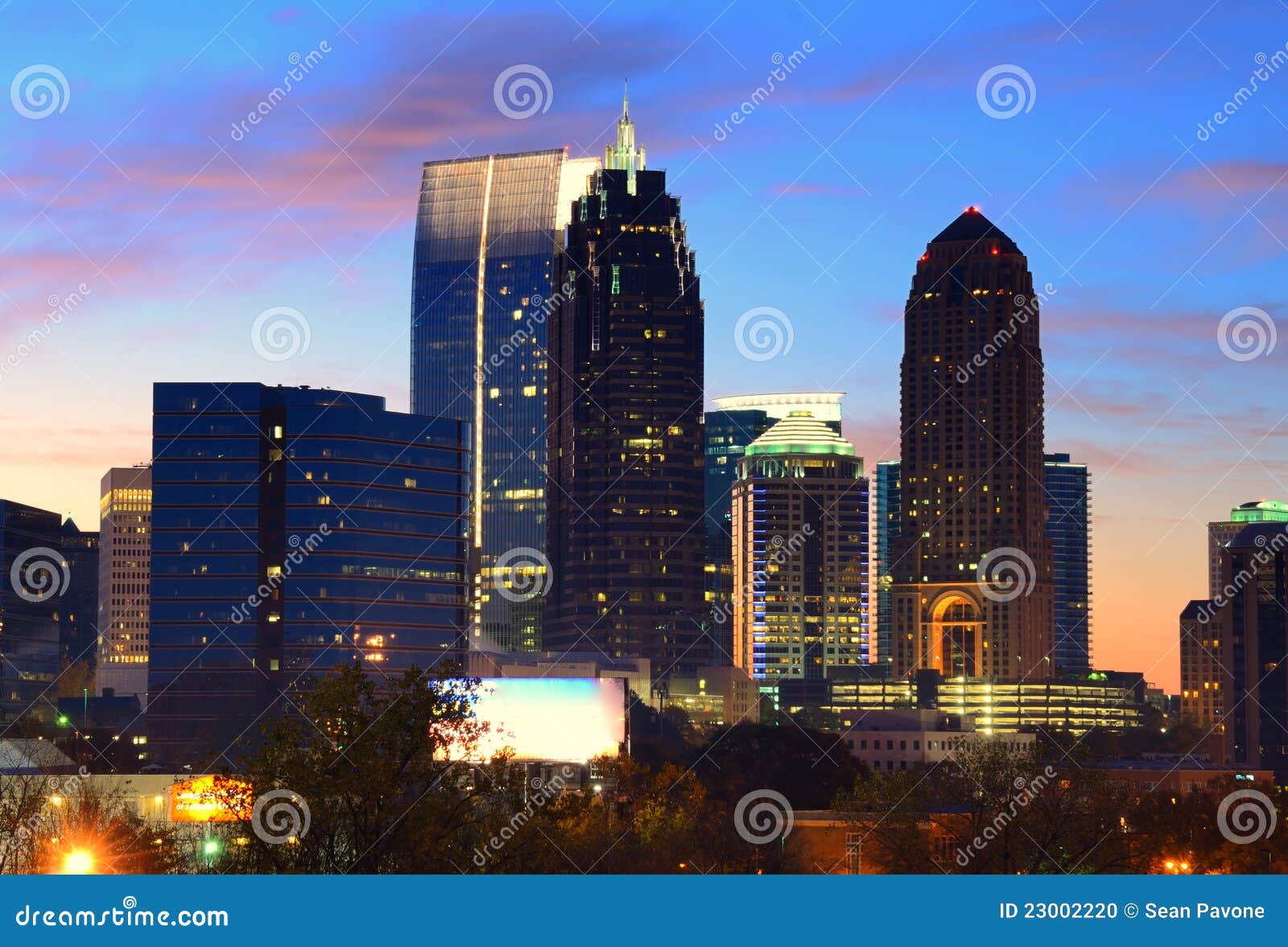 Horizon d'Atlanta photo stock. Image du atlanta, moderne - 23002220