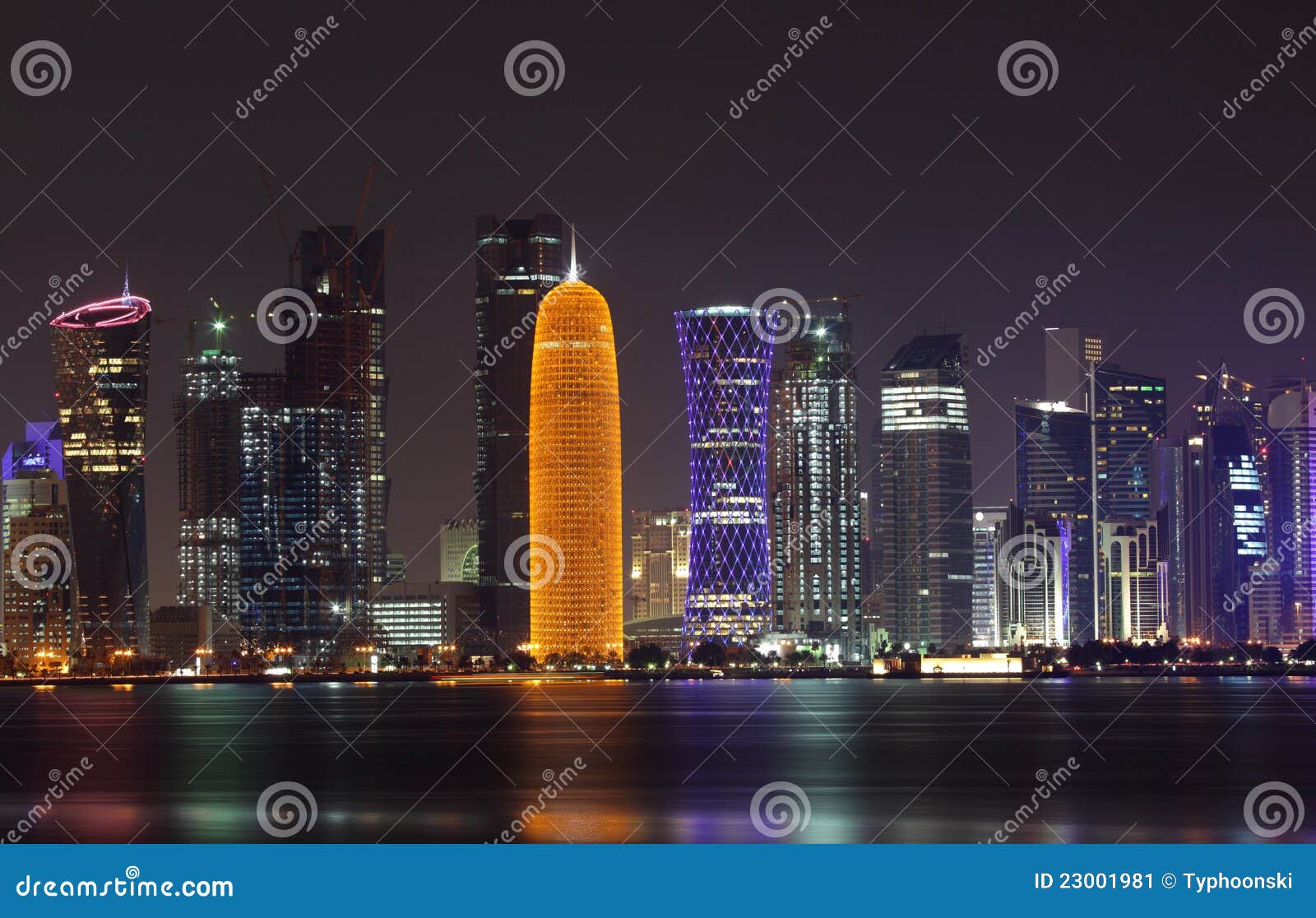 Horizon De Doha La Nuit, Qatar Image stock - Image du soirée, ville ...