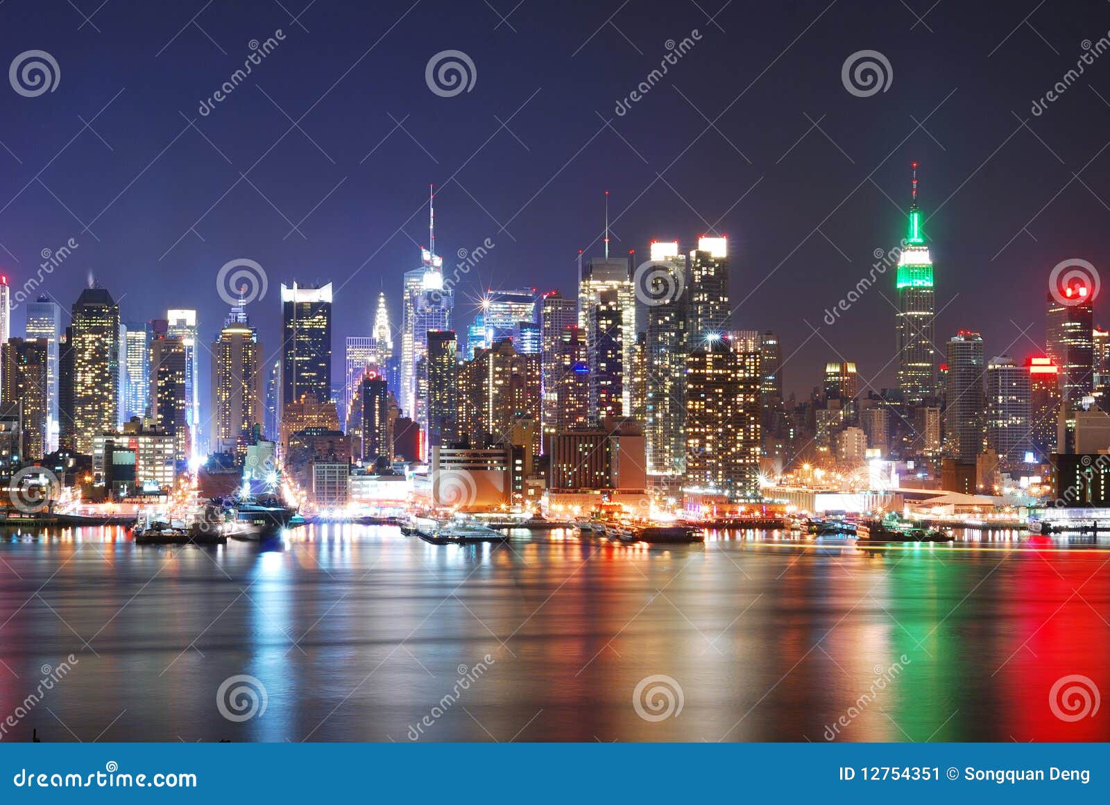 Horizon de New York City image stock. Image du permutez - 12754351