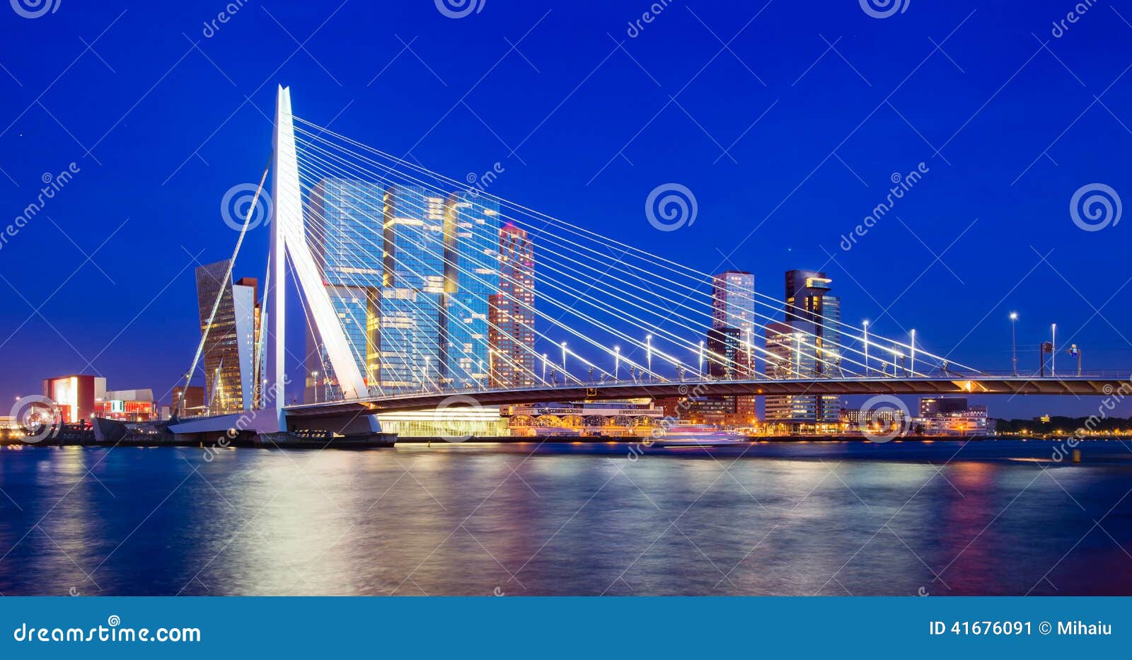 Horizon de Rotterdam photo éditorial. Image du hollande - 41676091