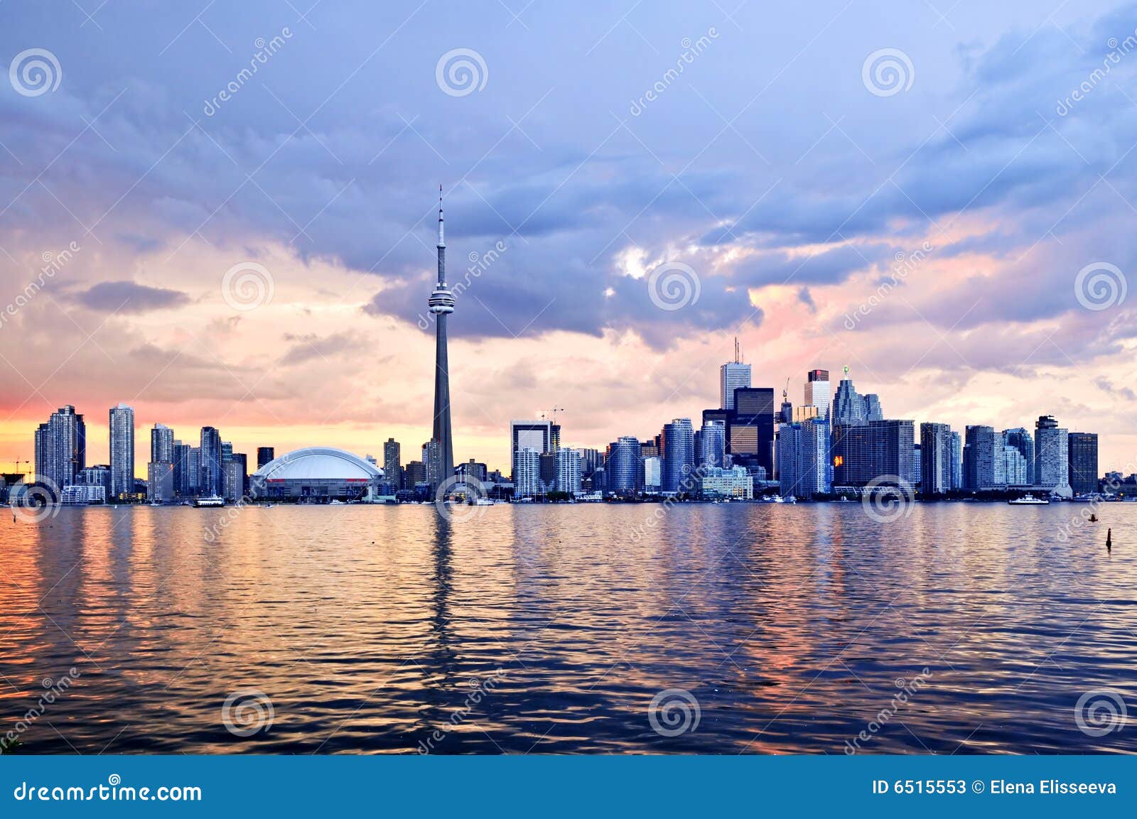 Horizon de Toronto image stock. Image du downtown, nuit - 6515553