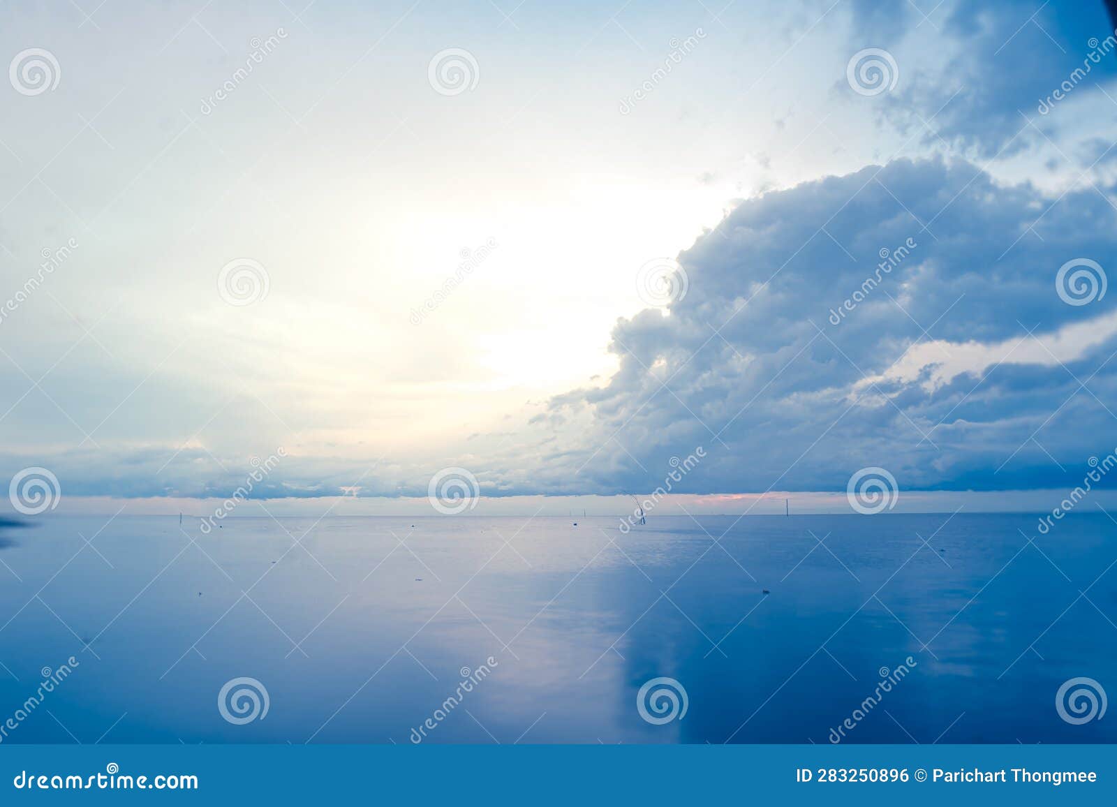 Horizon S Canvas: Captivating Panoramic Scenic of Vast Ocean and ...