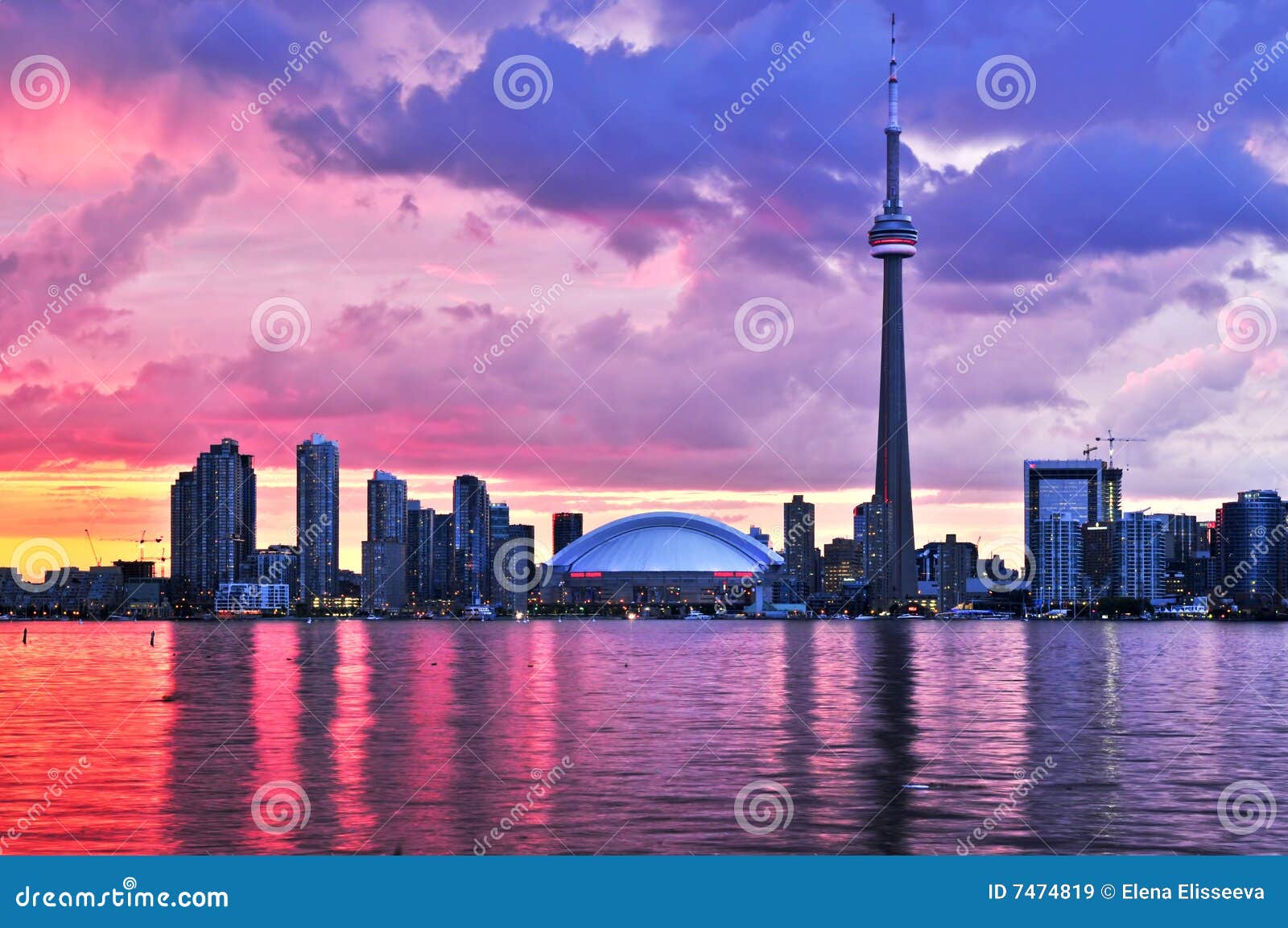 Horizon Toronto image stock. Image du moderne, centre - 7474819