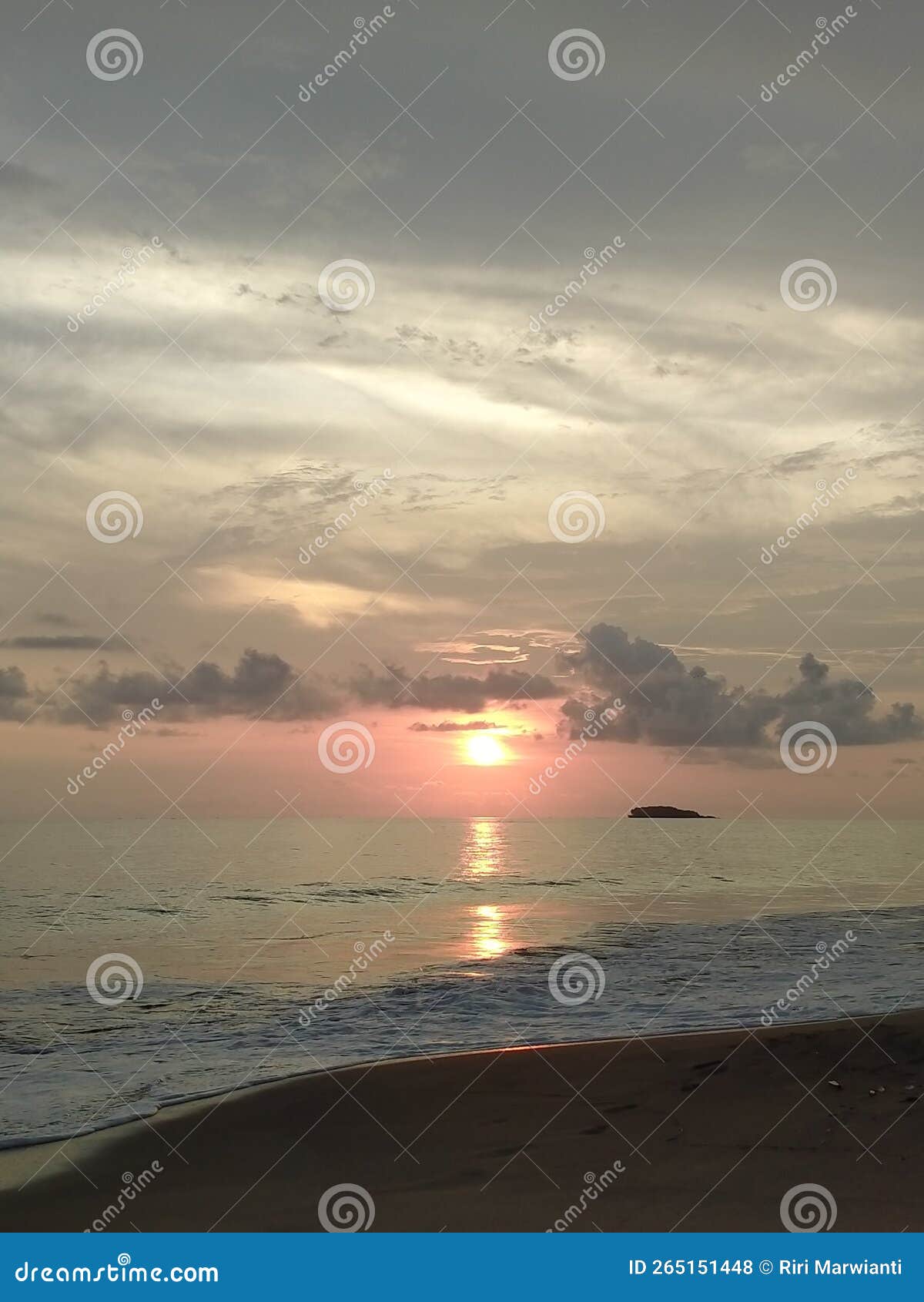Reflection of sunlight stock photo. Image of beach, cloud - 265151448