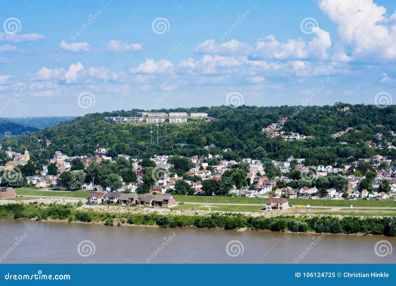 Horizon Van Cincinnati, Ohio in De Zomer Van Over De Rivier Van Ohio ...