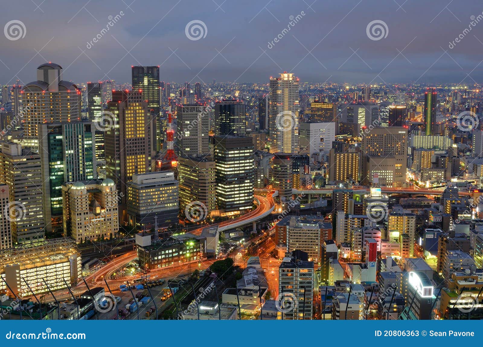 Horizon van Osaka Japan redactionele stock foto. Image of stad - 20806363