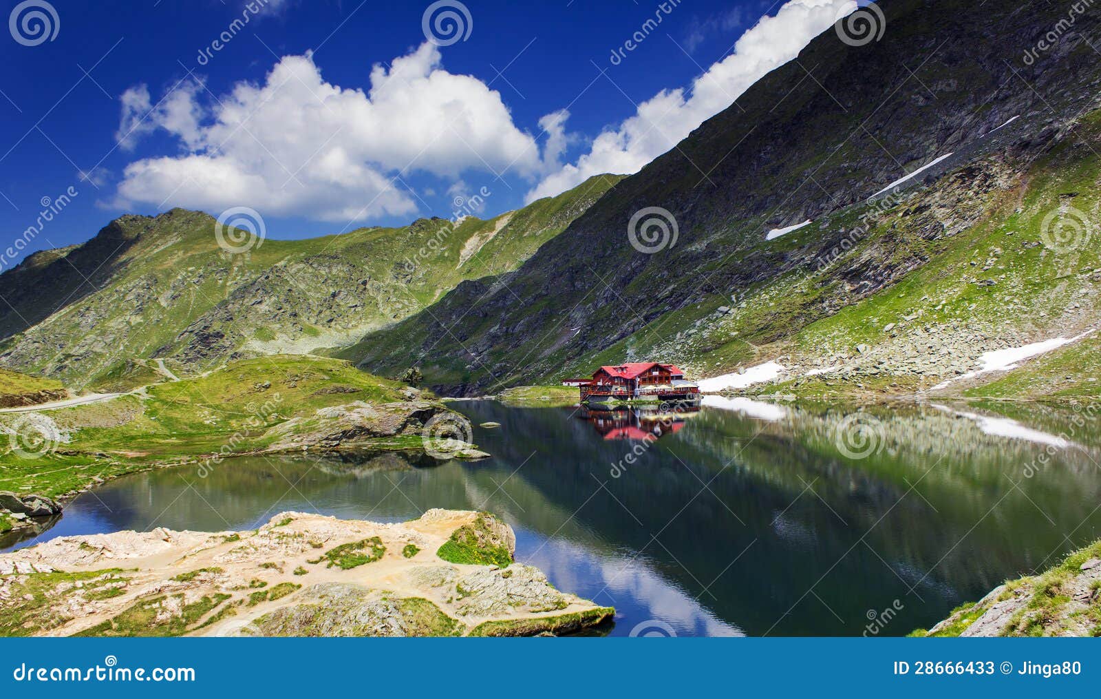 Horizontal de lac Balea image stock. Image du normal - 28666433