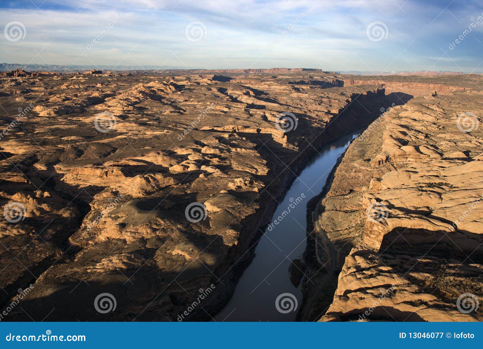 Horizontal Rocailleux Et Fleuve Image stock - Image du falaises, espace ...