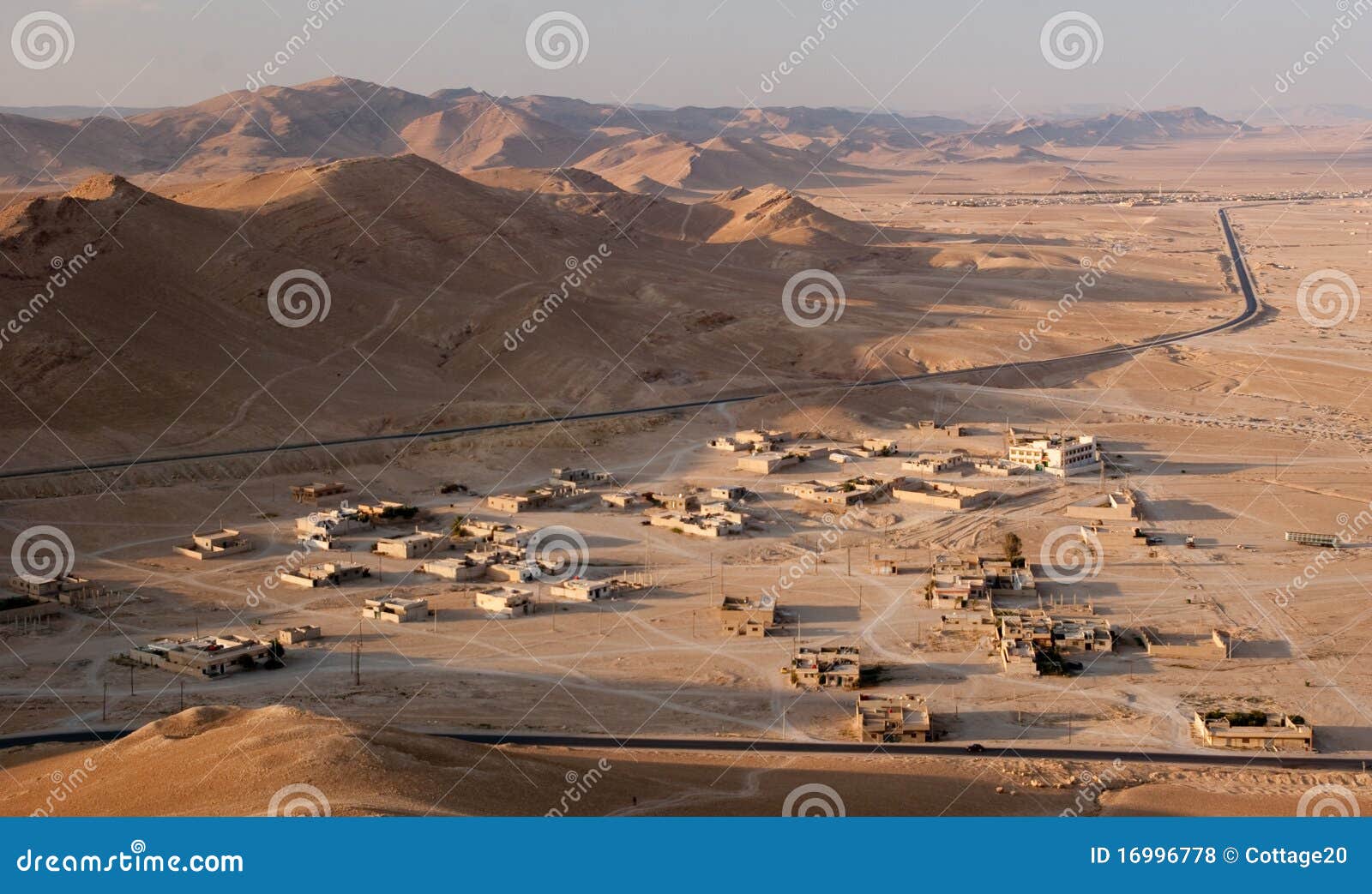 Horizontal syrien photo stock. Image du sable, syrien - 16996778