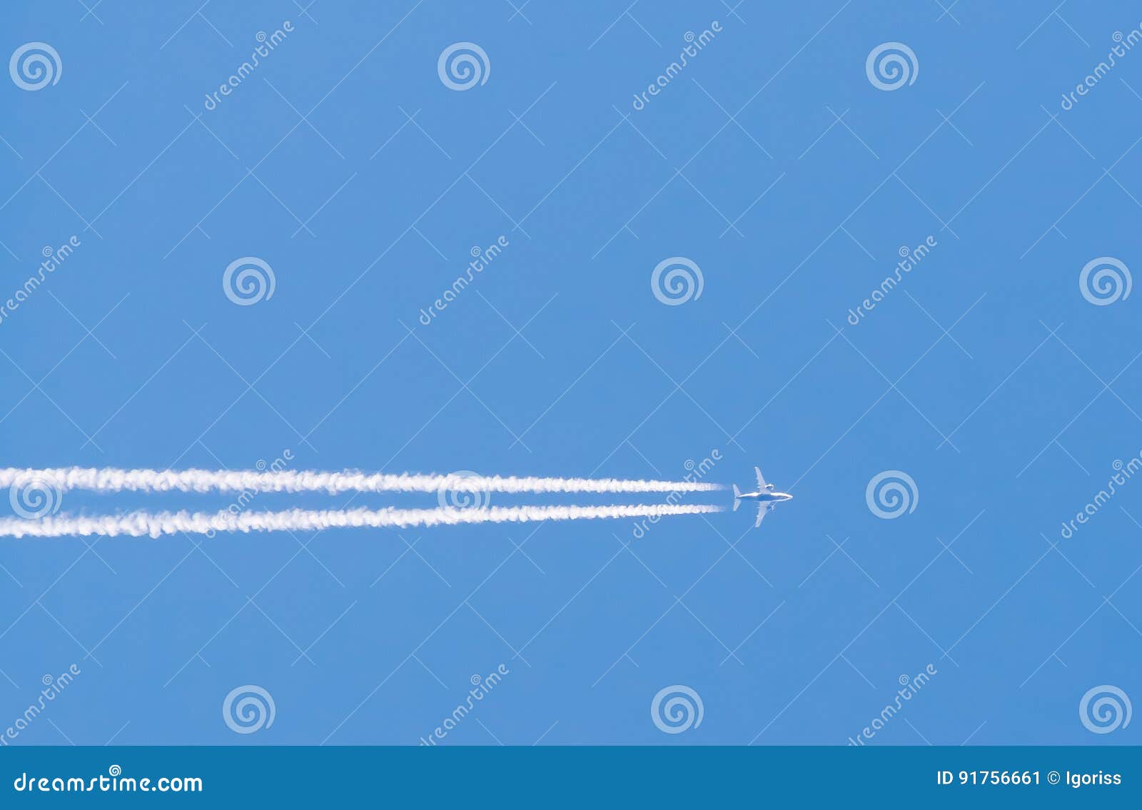 Horizontal Trace of Plane Flying in Blue Sky Stock Image - Image of ...