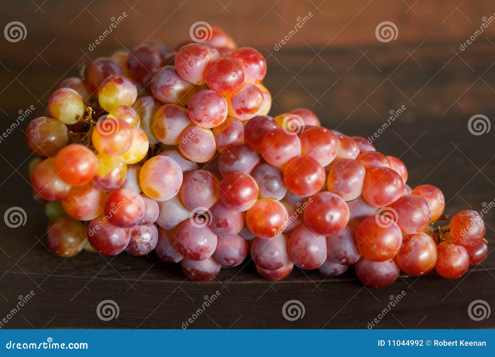 Horizontale Flamme-Trauben stockfoto. Bild von traube - 11044992