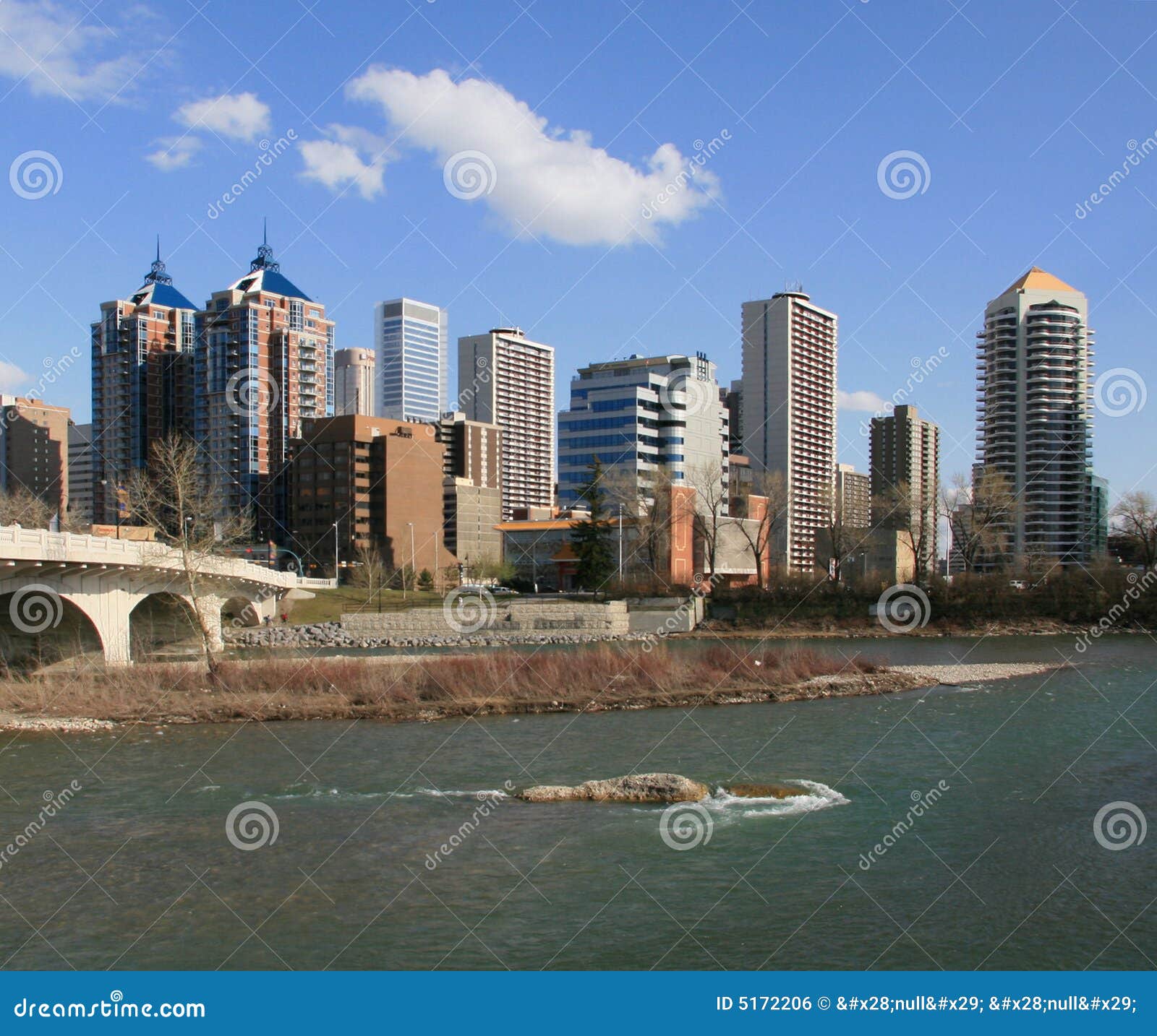 Horizonte de Calgary foto de archivo. Imagen de hotel - 5172206