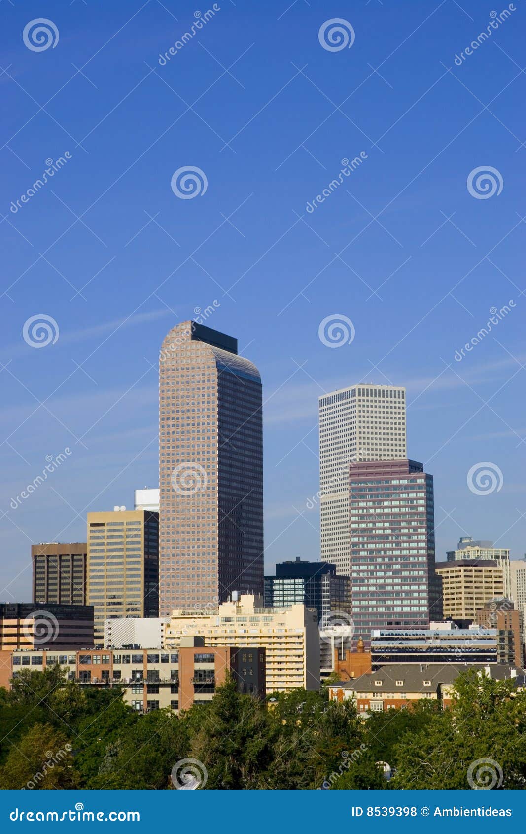 Horizonte De Denver Colorado En Verano Foto de archivo - Imagen de ...