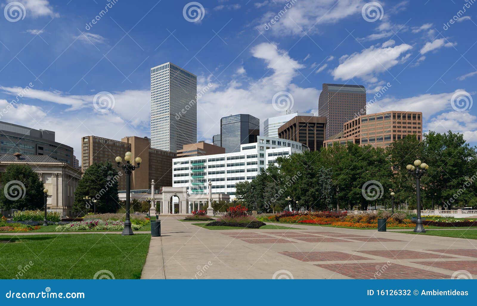 Horizonte De Denver Del Parque Cívico Foto de archivo - Imagen de ...