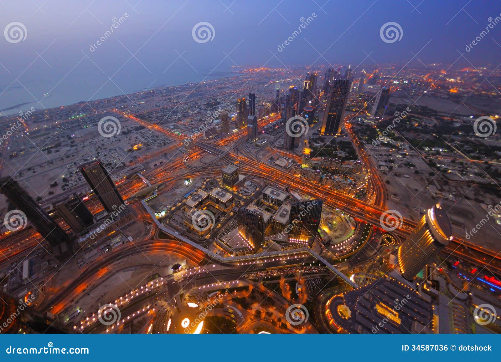 Horizonte de Dubai foto de archivo. Imagen de edificio - 34587036