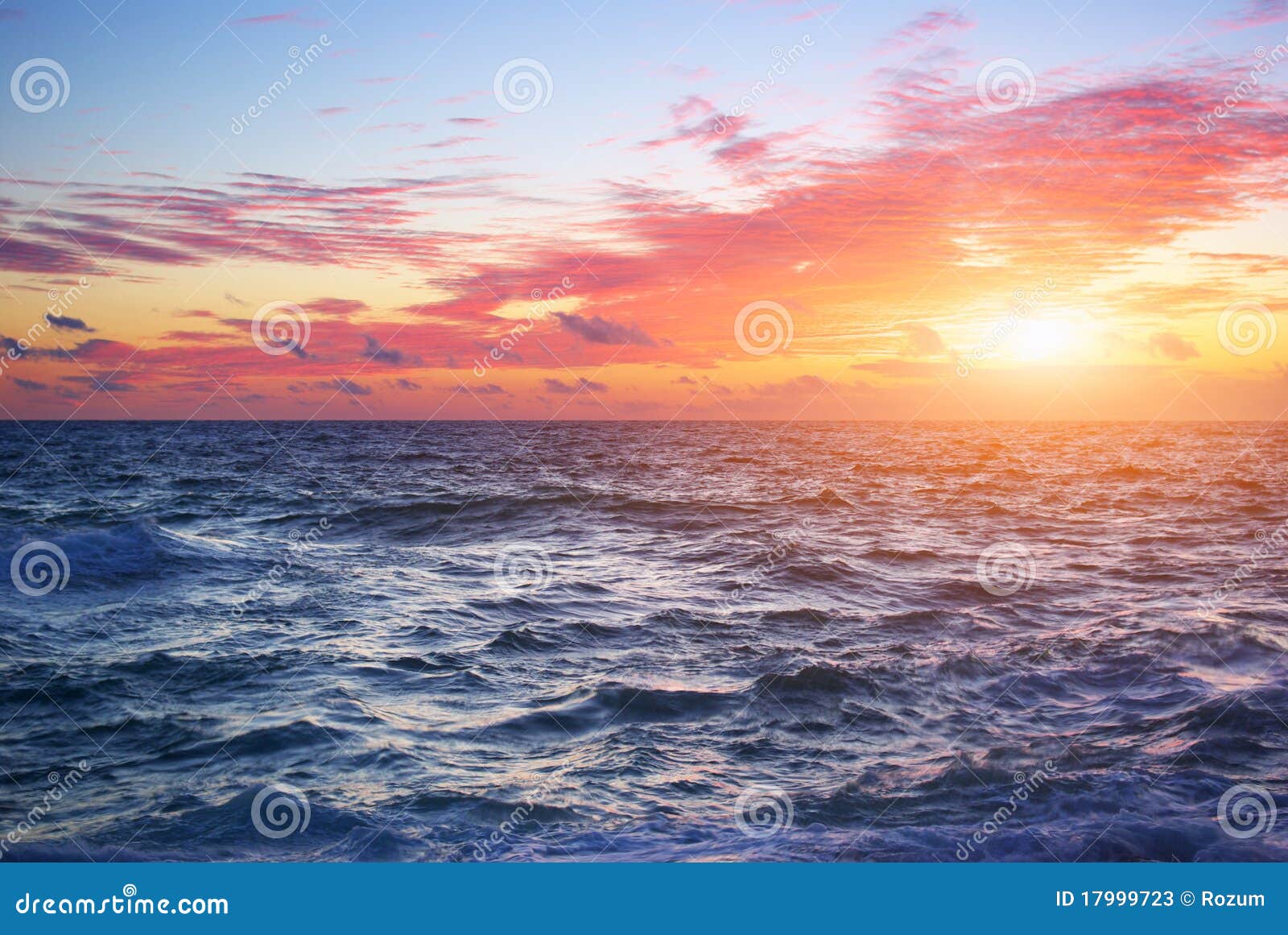 Horizonte de mar imagen de archivo. Imagen de amanecer - 17999723