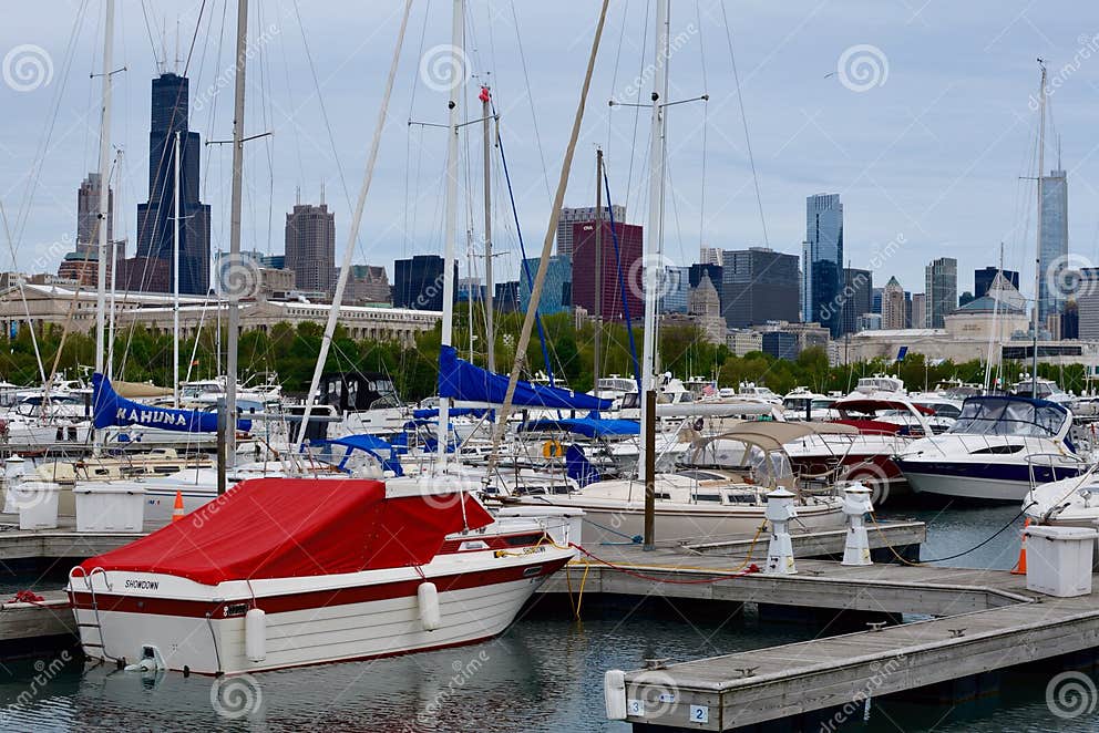 Horizonte a Través De Burnham Harbor Fotografía editorial - Imagen de ...