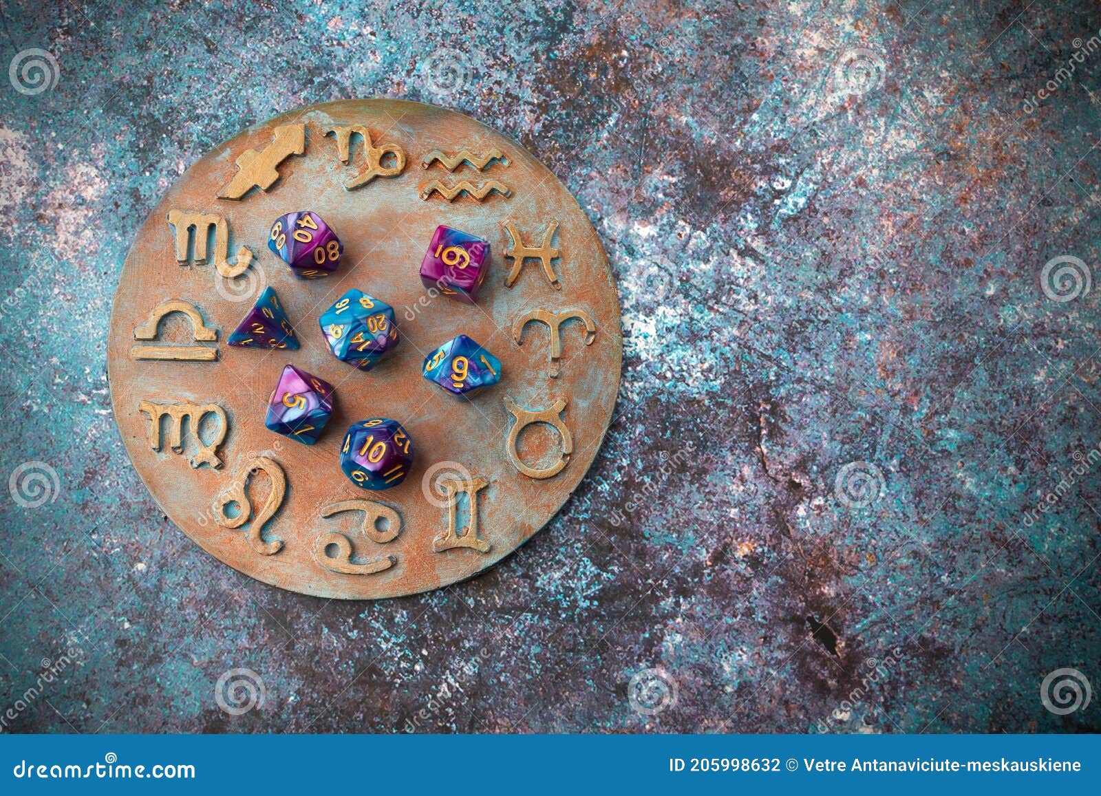 Horoscope Circle with Divination Dice. Fortune Telling and Astrology ...