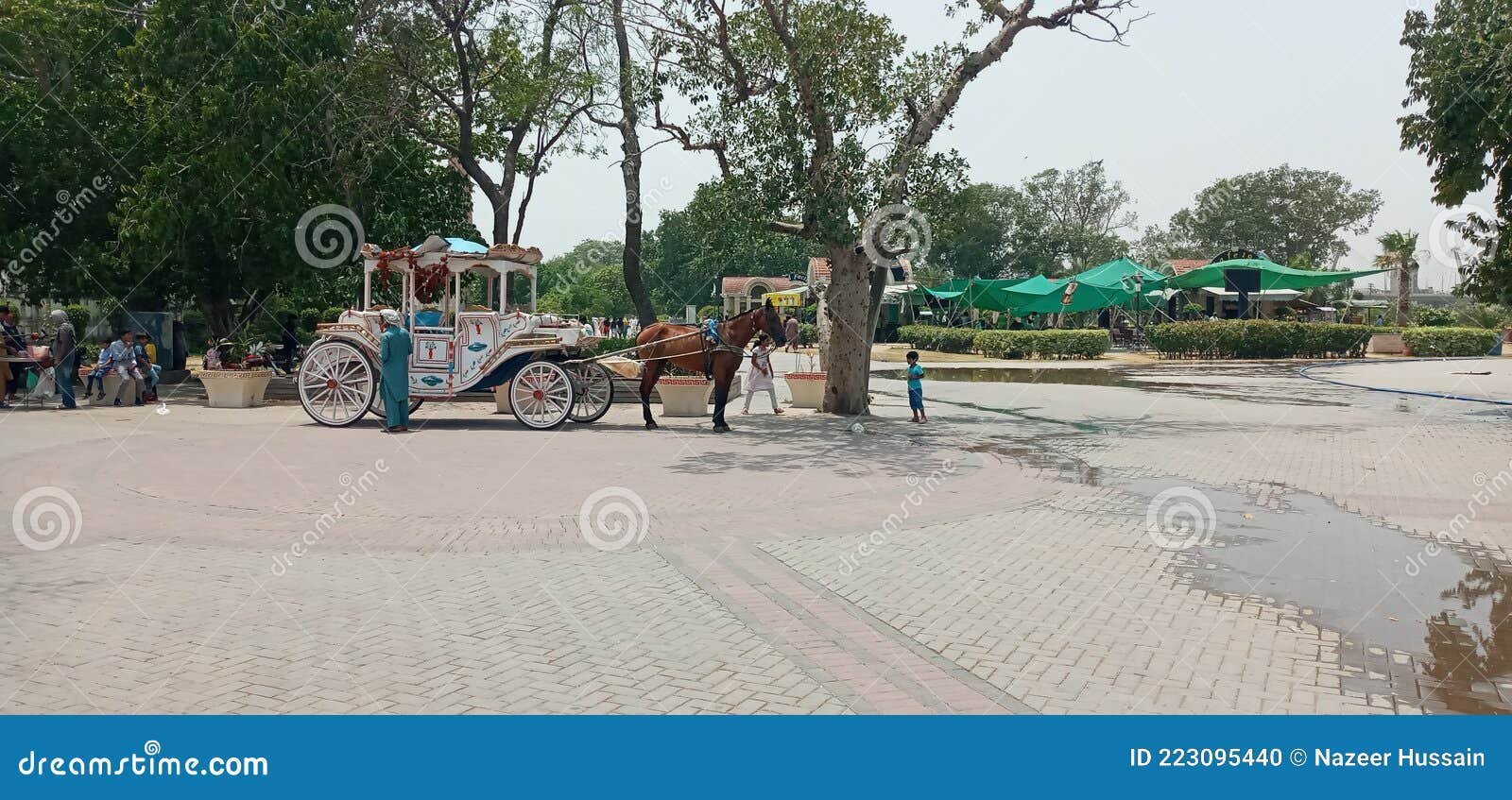 Hors Bagi Car Waiting for People Editorial Image - Image of ...