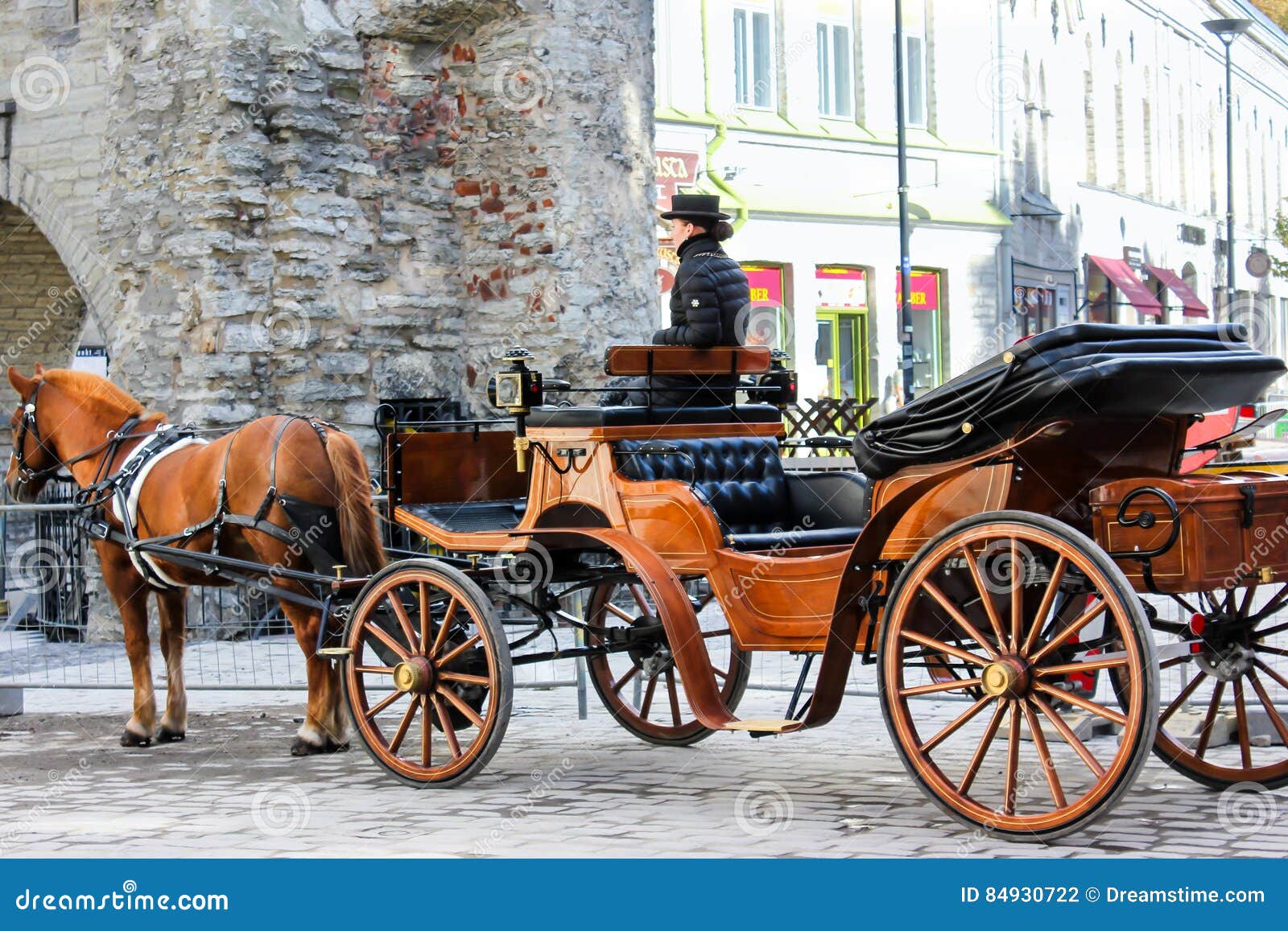 Horse-drawn carriage editorial photography. Image of horse - 84930722