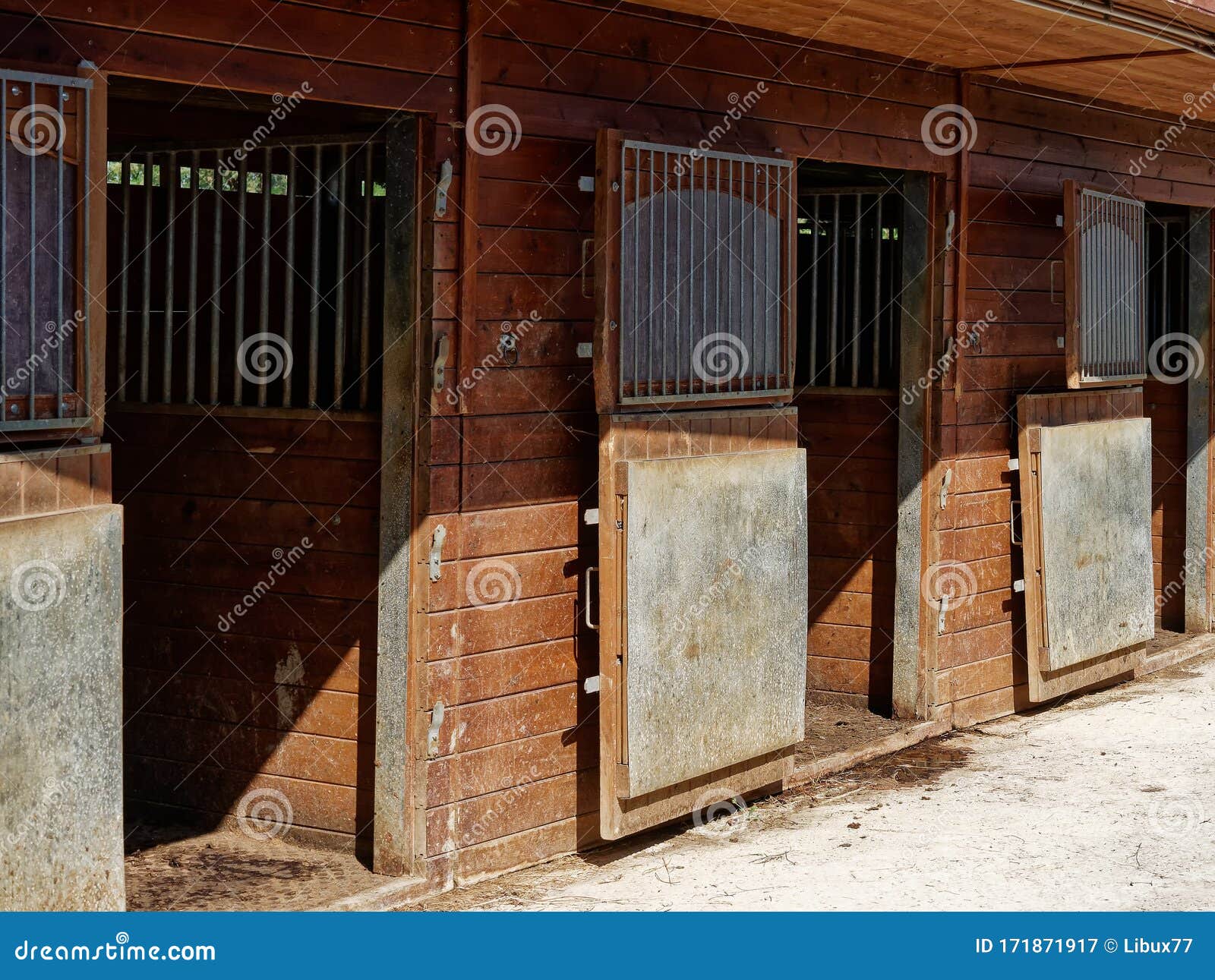 Horse empty stable or box stock image. Image of riding - 171871917