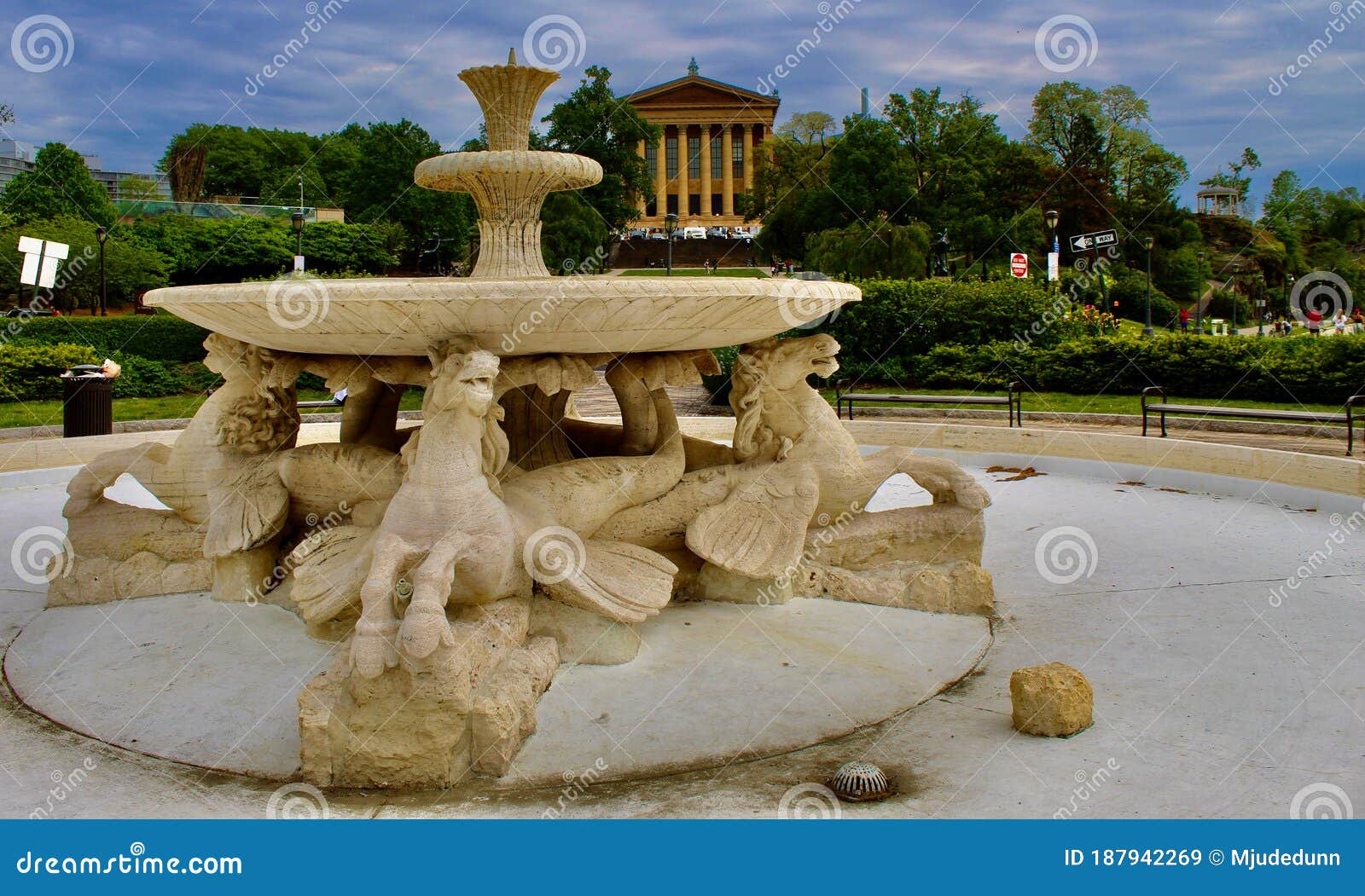 Philadelphia Museum Pegasus Fountain Stock Image - Image of smiling ...