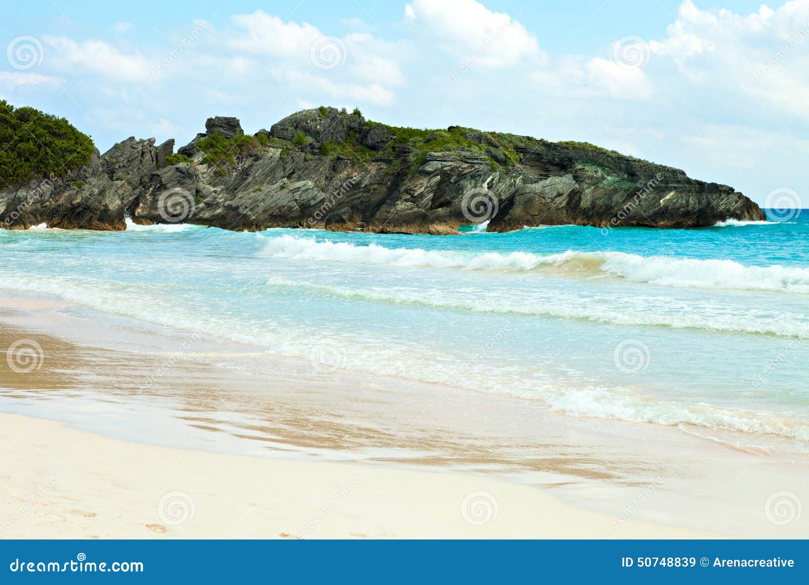Horseshoe Bay Beach in Bermuda Stock Image - Image of coral, cloud ...