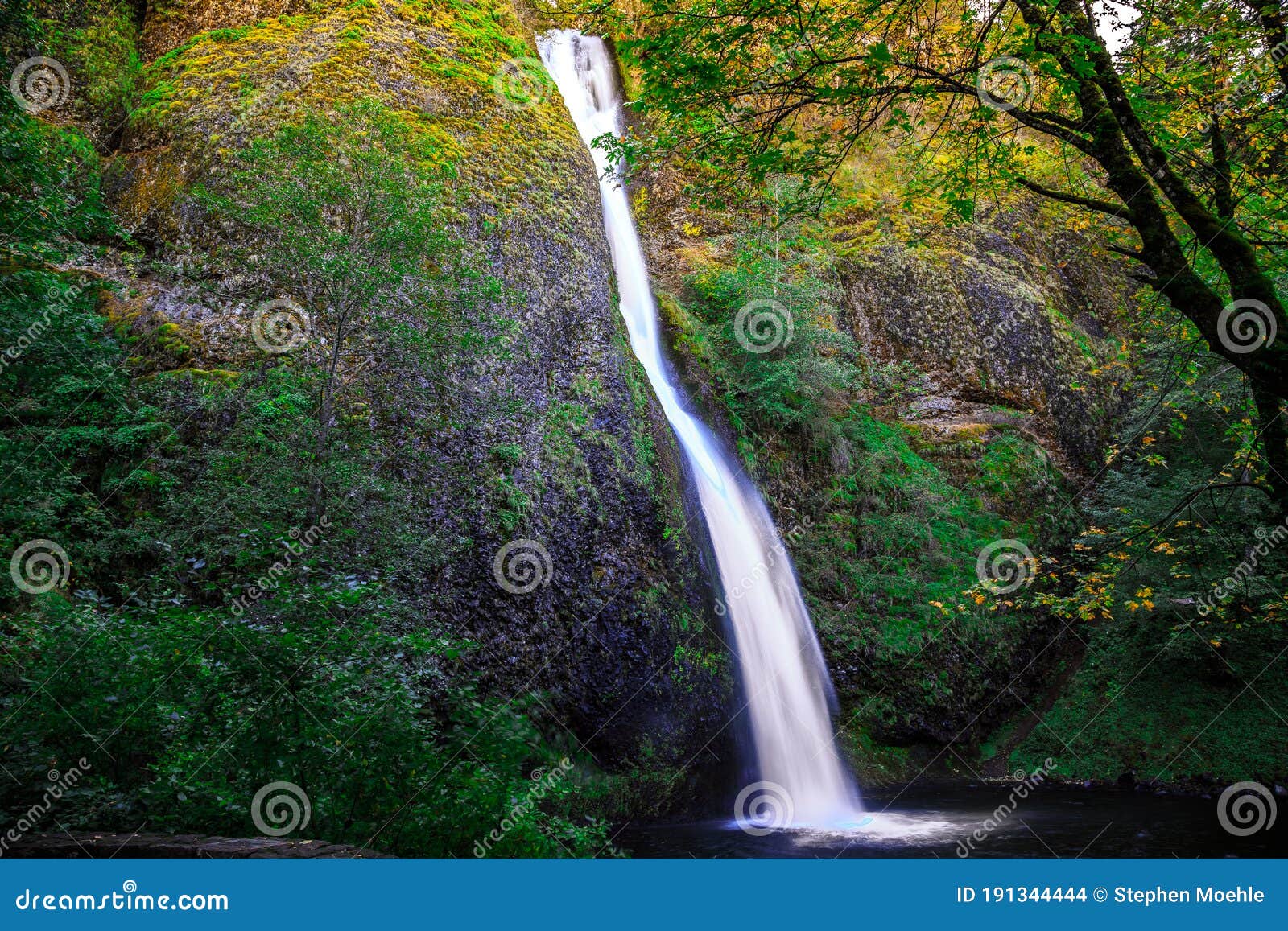 Horsetail Falls Cascade, Columbia River Gorge, Oregon Stock Photo ...