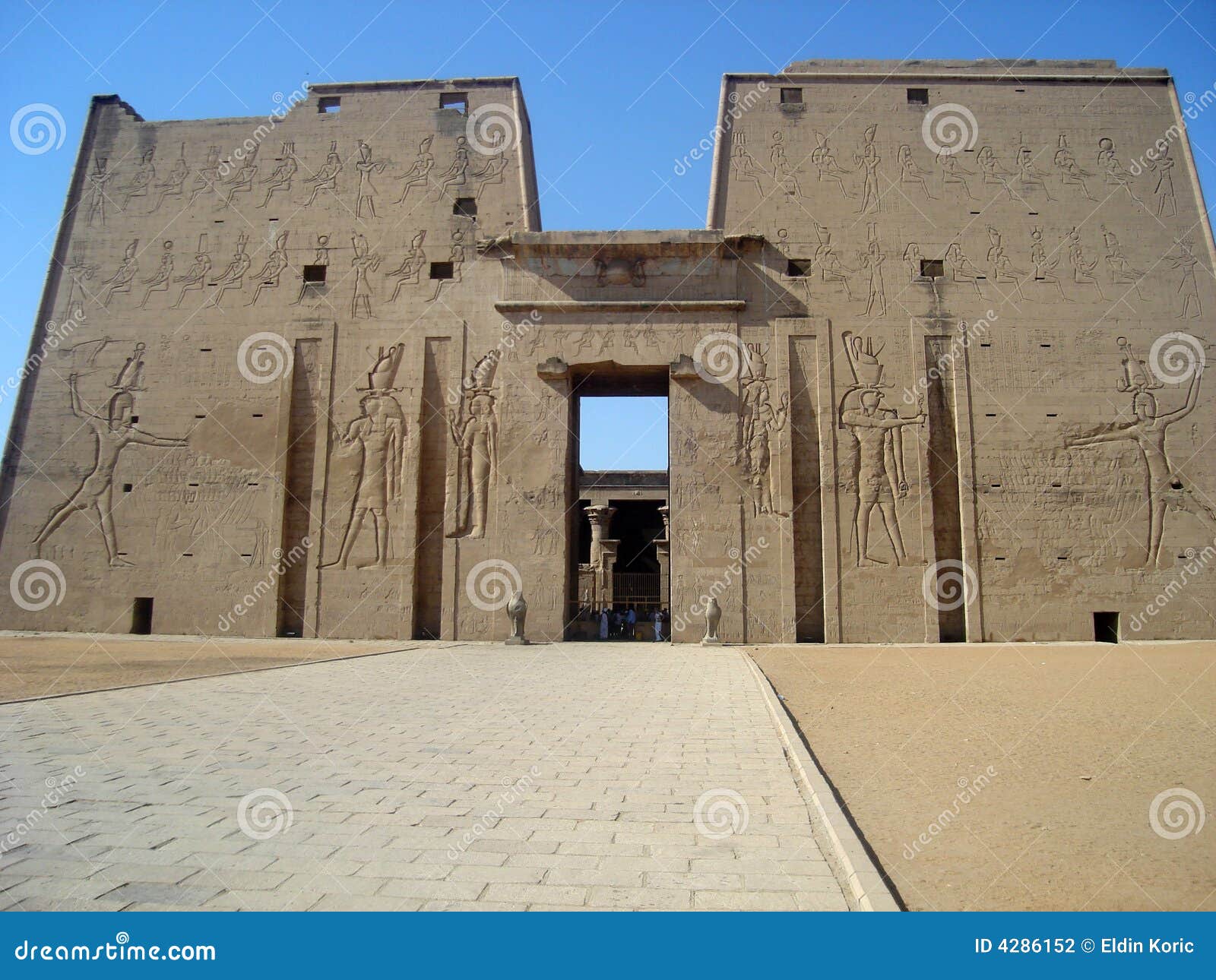 Horus temple in Edfu stock photo. Image of travel, holiday - 4286152